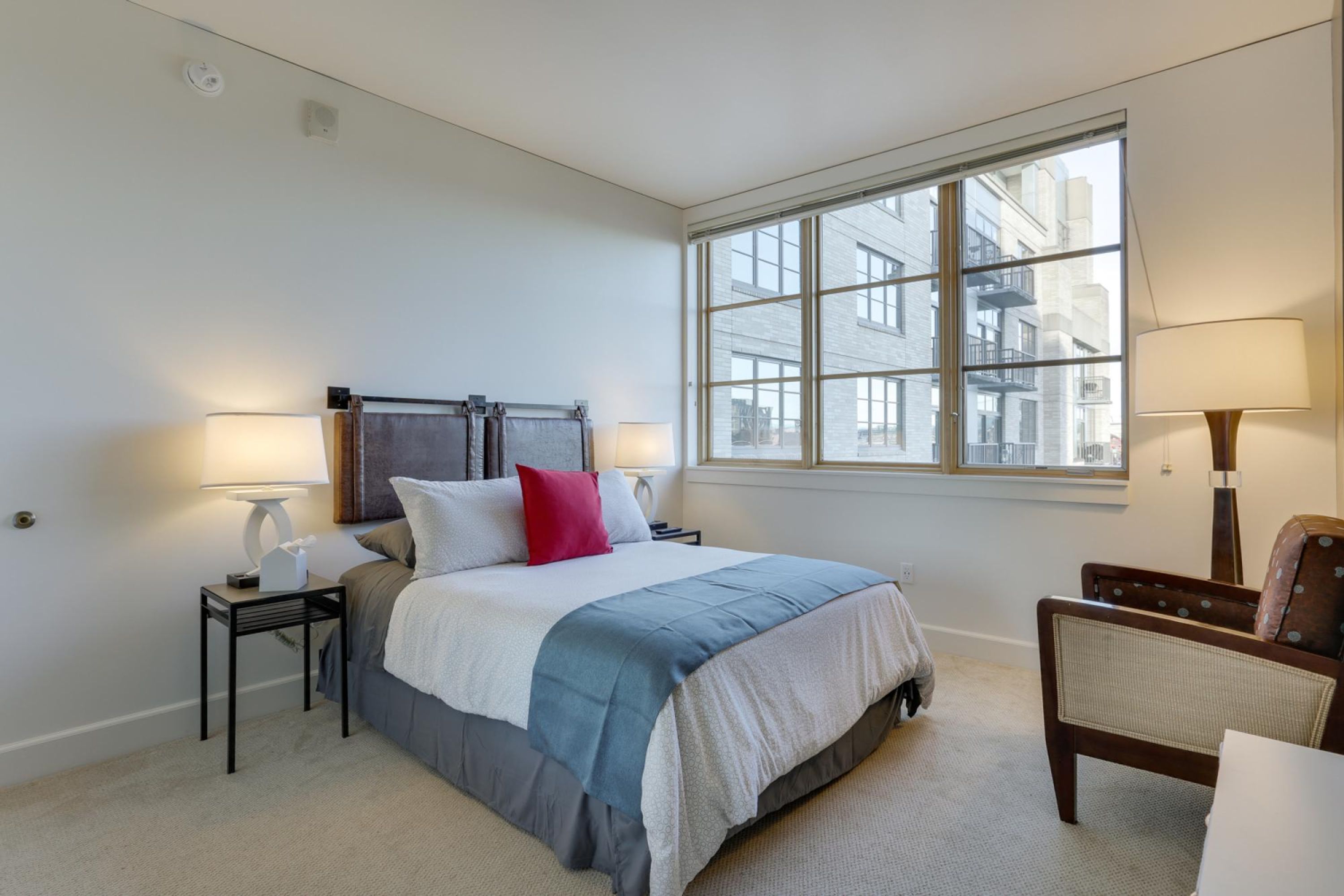 Bright Recently Upgraded Apt – Downtown Location - Portland, OR