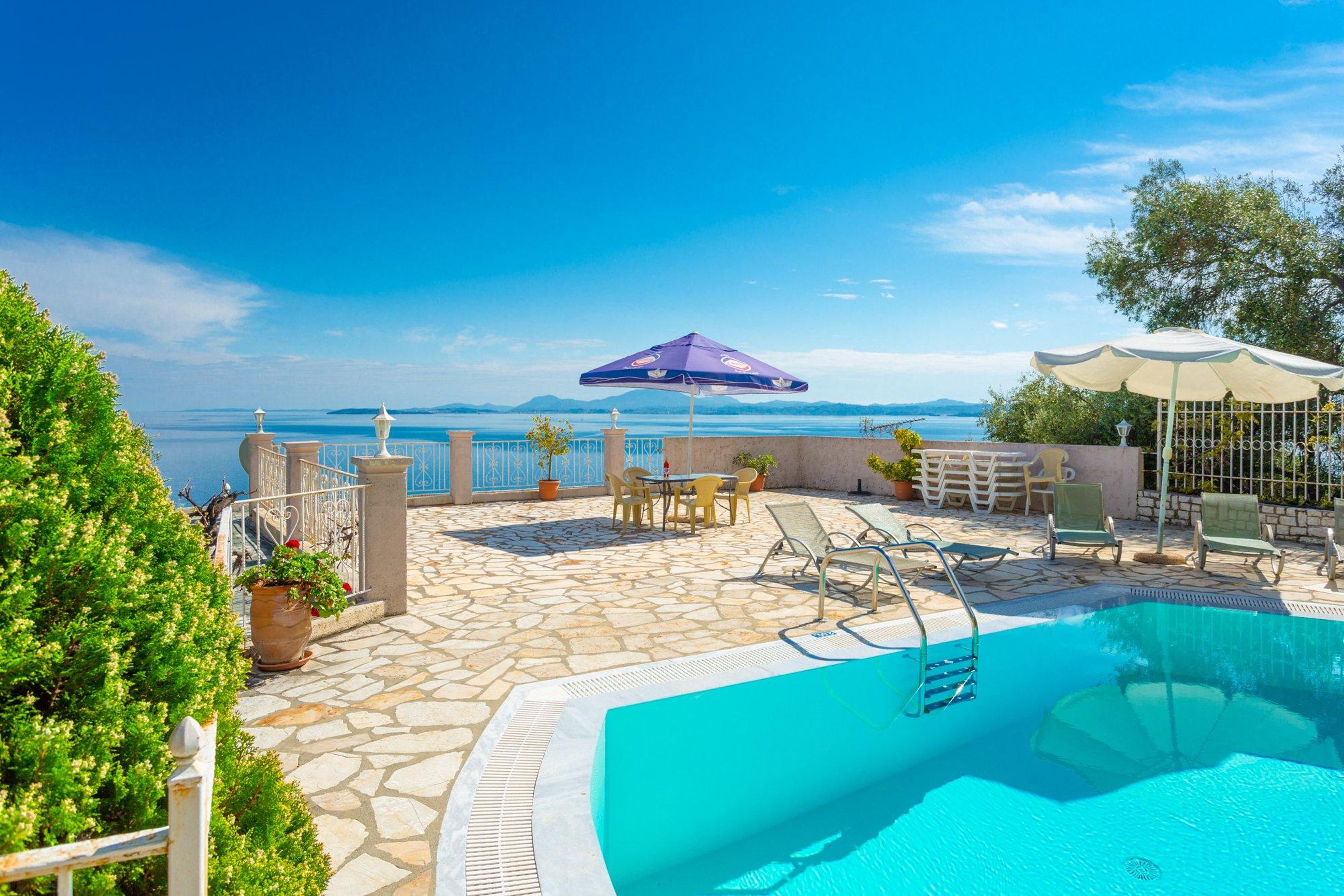 Michalis: Large Private Pool, Walk to Beach, Sea Views, A/C, WiFi, Car ...