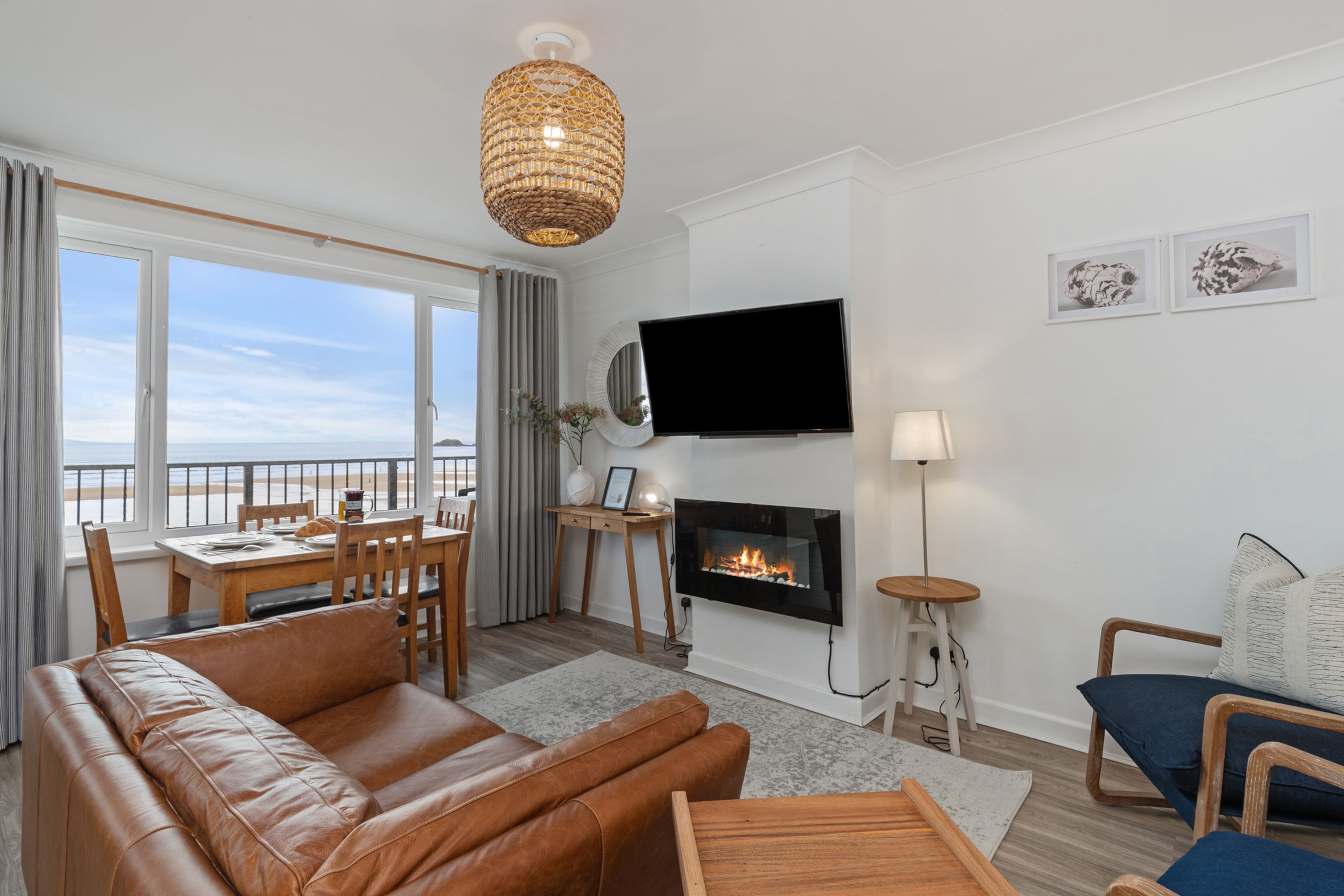 Sea Urchins Apartment - Sea Front Apartment With Views, Pet Friendly - Saundersfoot