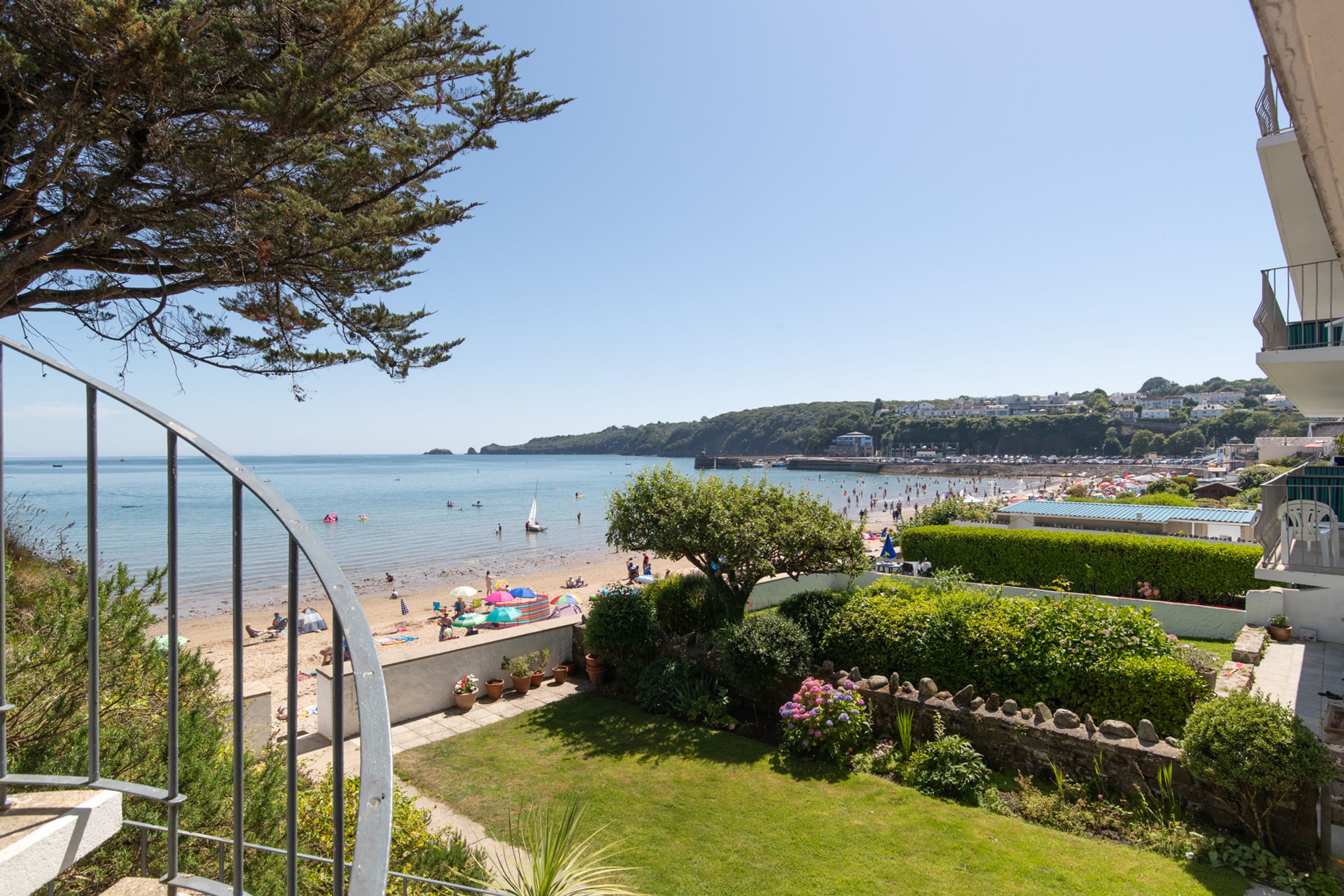 Swn Y Tonnau - Sea Front Apartment, Spectacular Sea Views, Parking, Direct Beach Access - Saundersfoot