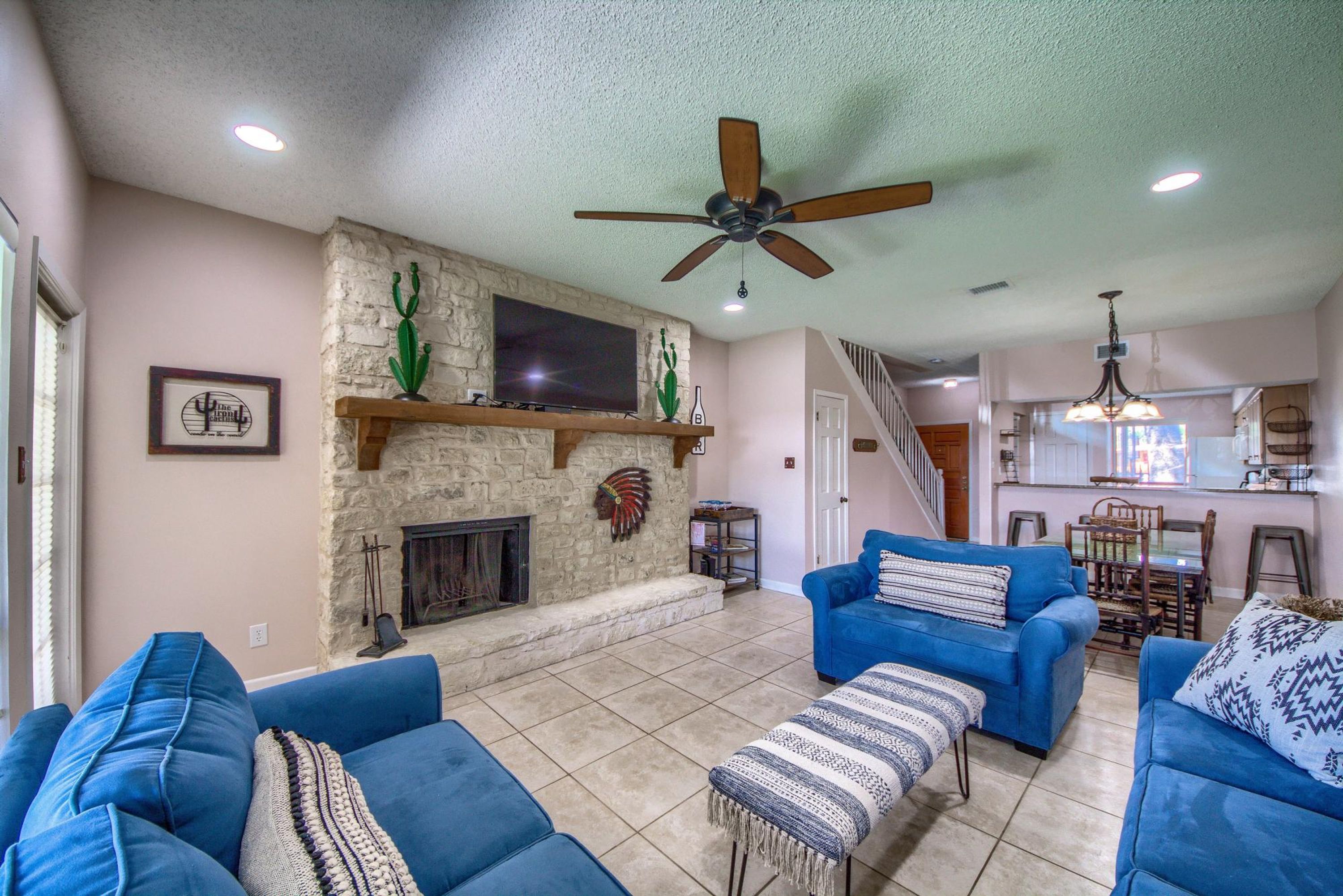 The Iron Cactus Condo On The Comal Cw C102 - New Braunfels, TX