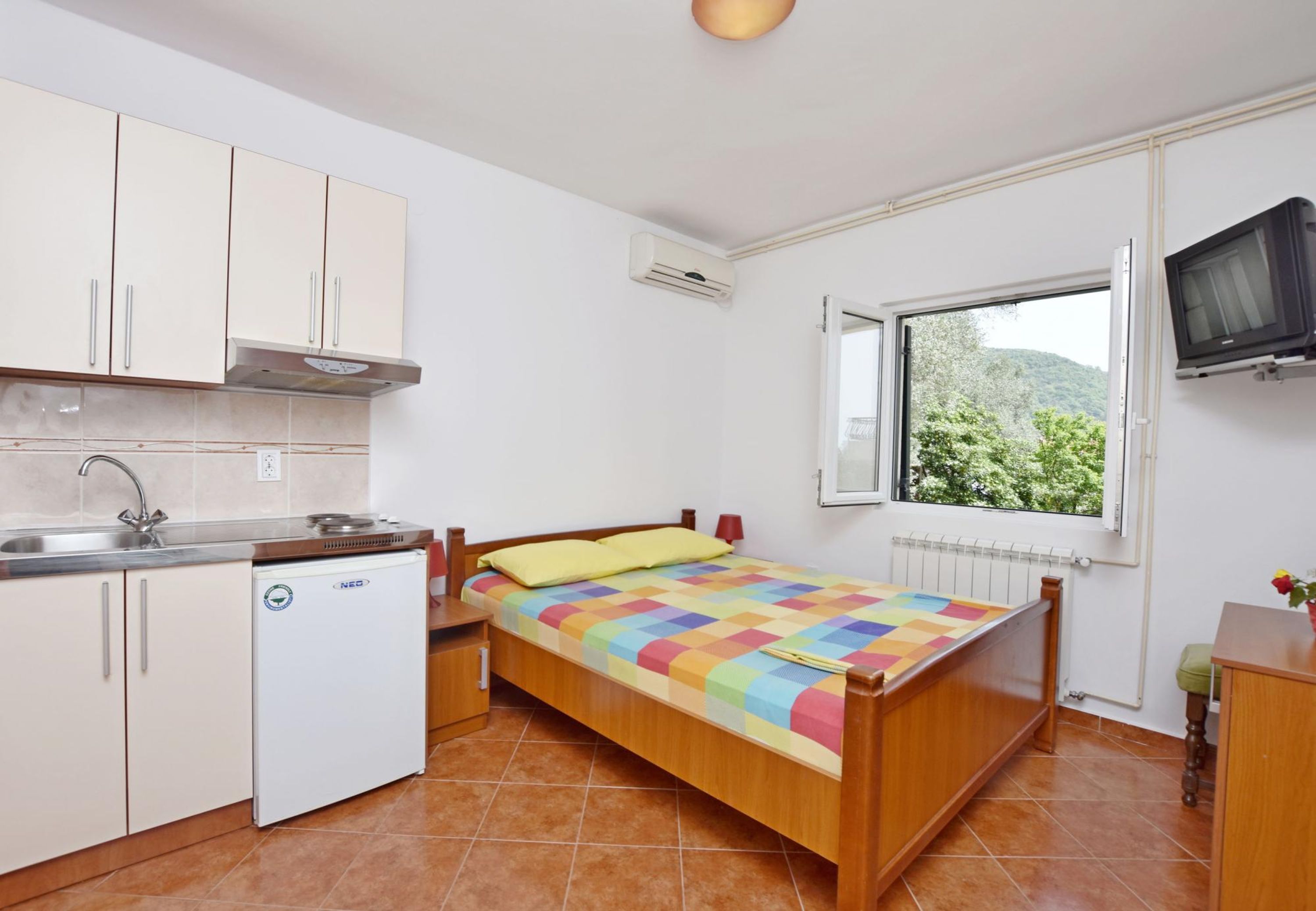 Apartments and Rooms Iva