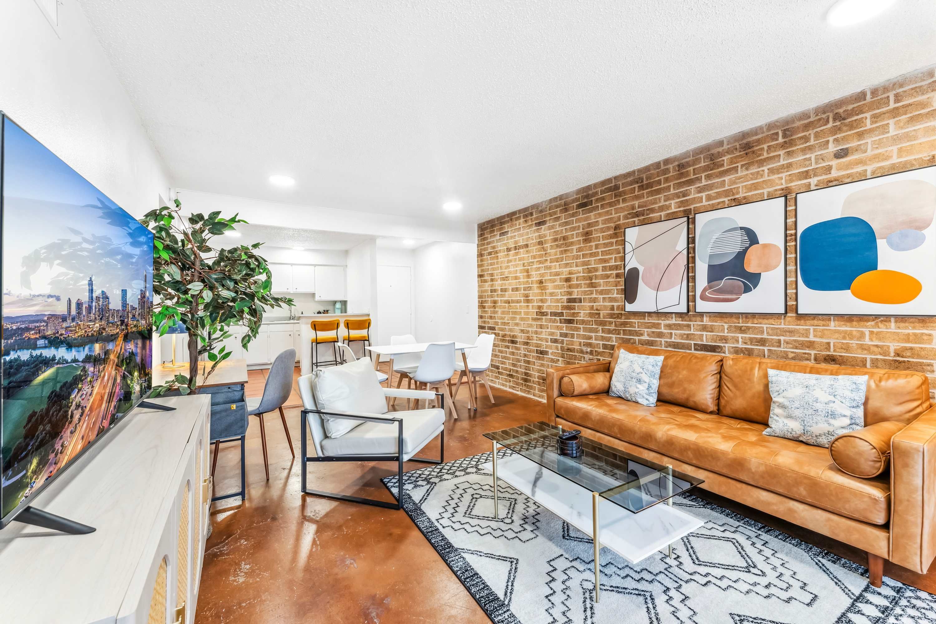 Prime Soco Bright 2br King Suite W/ Pool, Parking - Austin, TX
