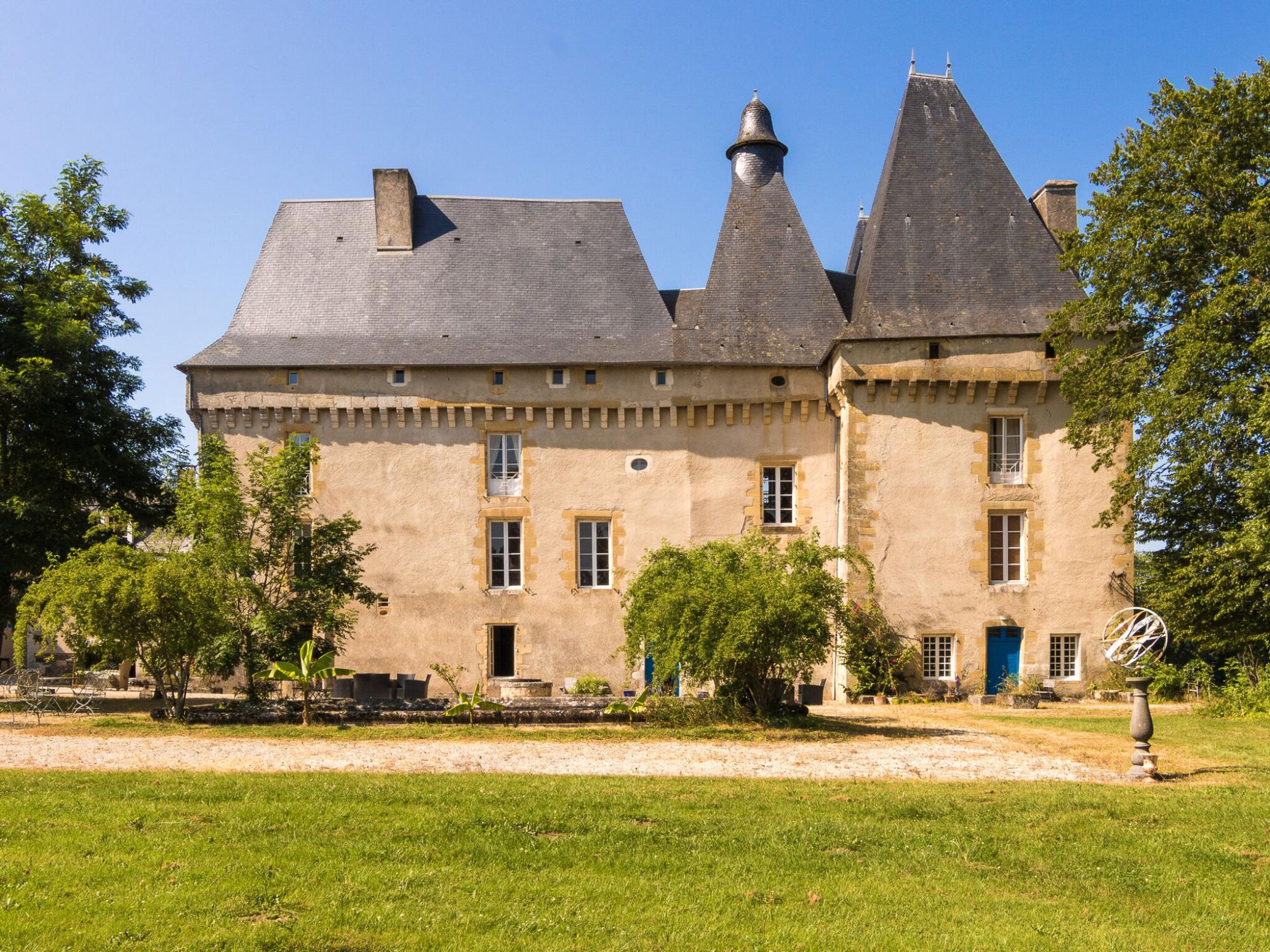 Heritage Castle in Chaleix with Shared Pool