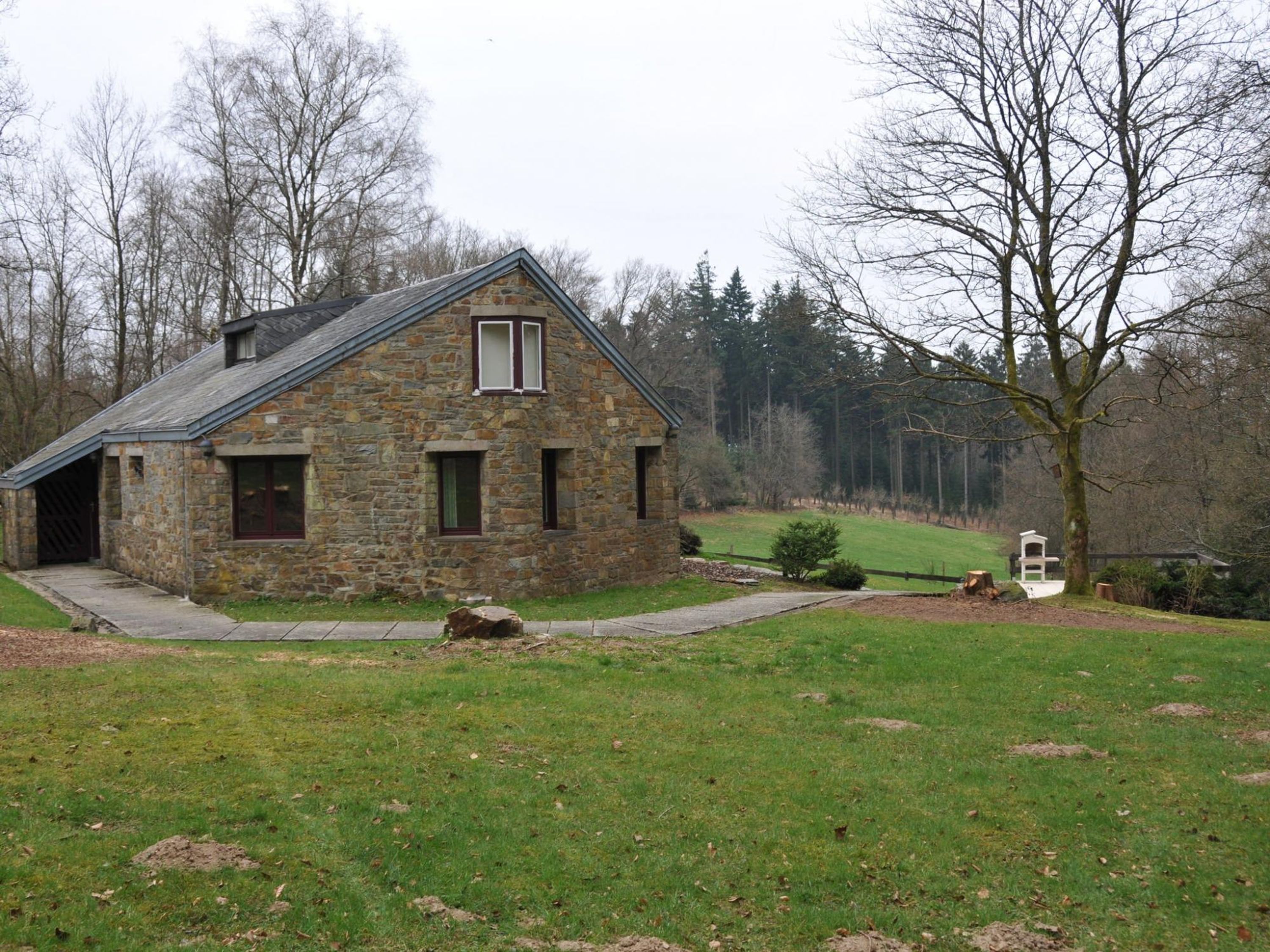 Attractive holiday home in Stoumont with garden