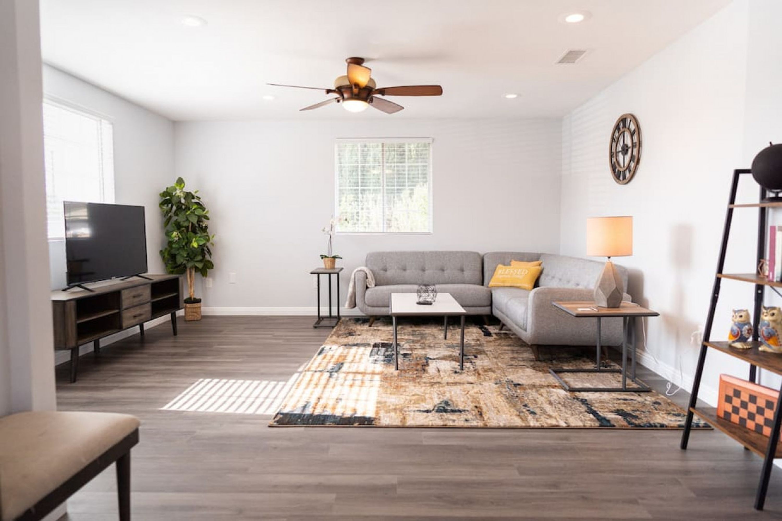 Large 4-bedroom House With Air Hockey Table Close To Disneyland In Orange County  (P41) - Anaheim, CA