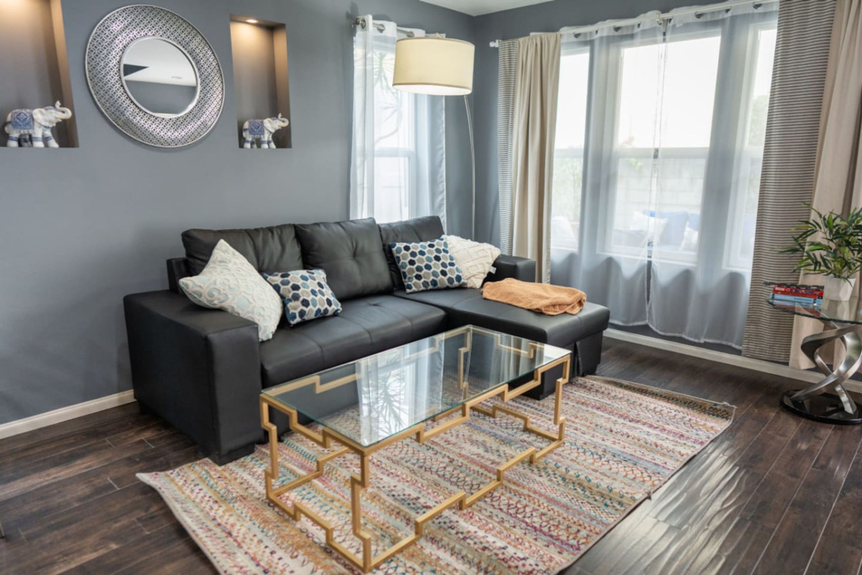 Modern Comfort: 2br Townhome W/ Private Patio P20 - Beverly Hills, CA