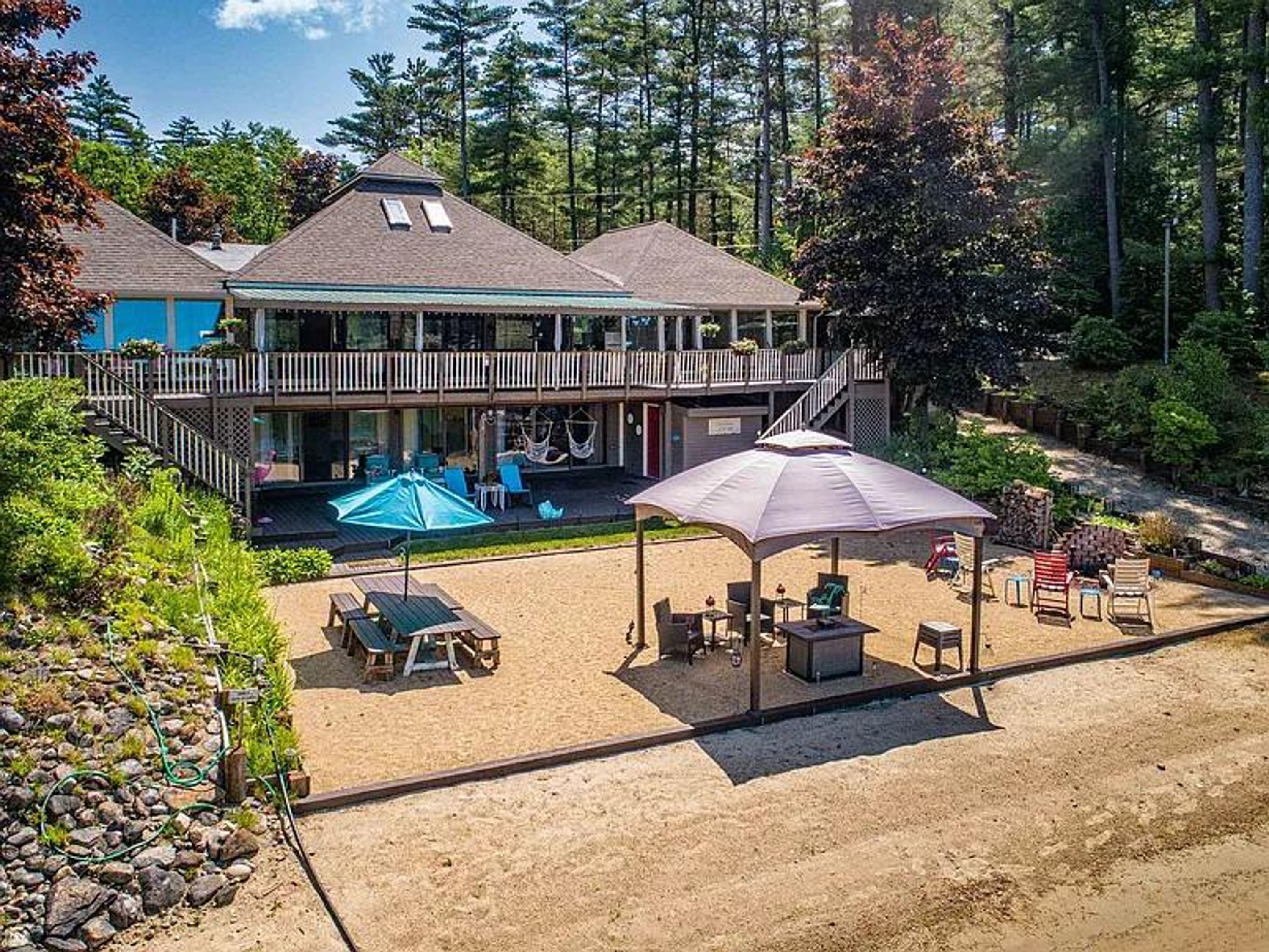 Lakehouse W Private Beach, Bar, Lg Deck, & Dock - Rochester, NH