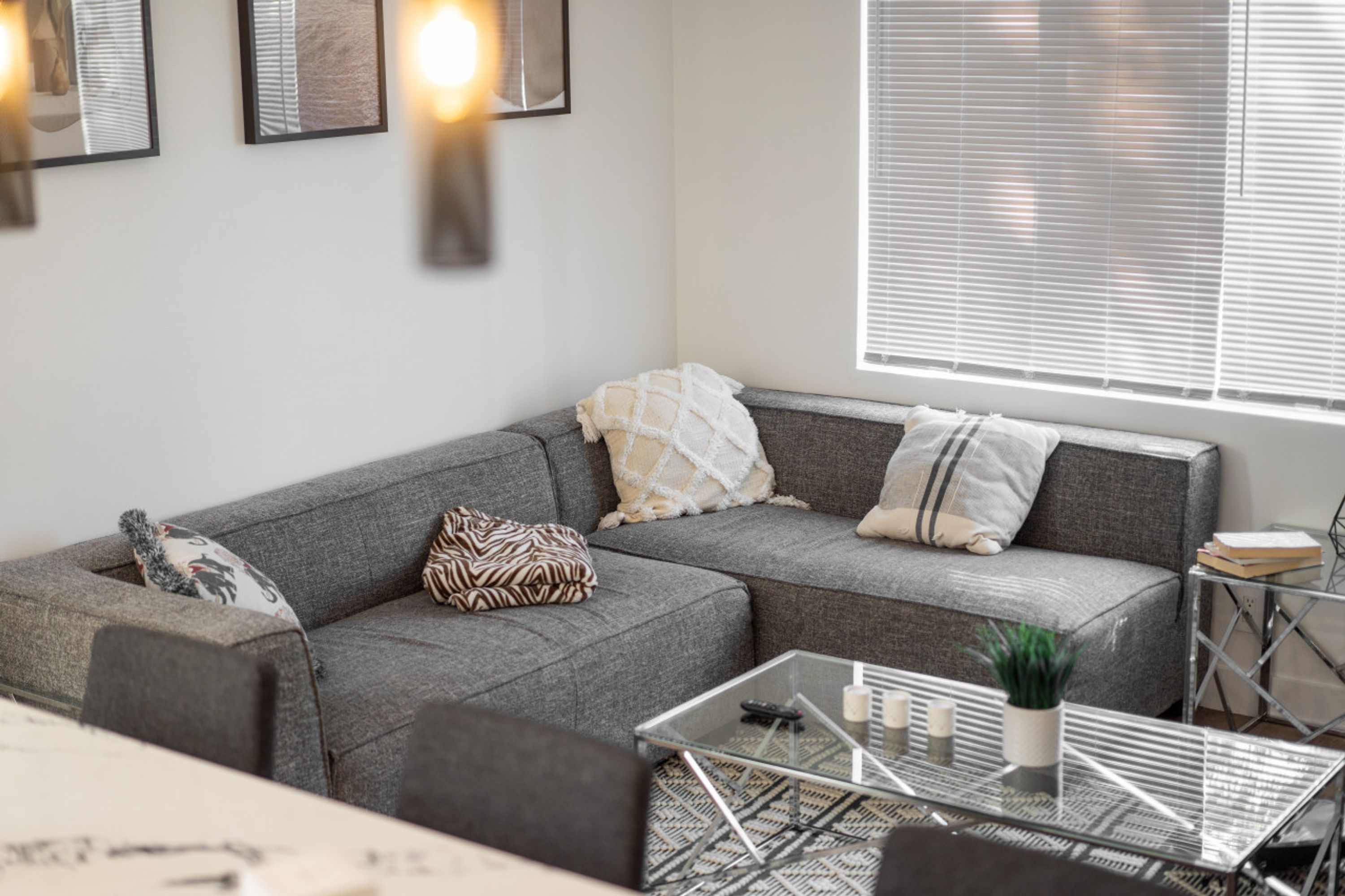 Modern 1br In Toluca Lake Fully Renovated/remodeled In 2023 W/ Ev Charger (P69) - Burbank, CA