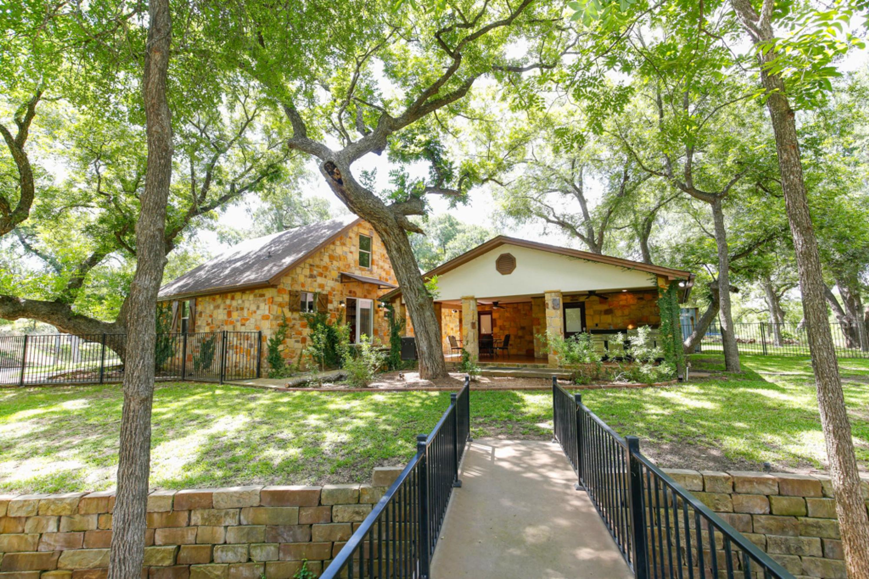 Creek Haven Getaway   Concierge Services   Promotions Available - Marble Falls, TX