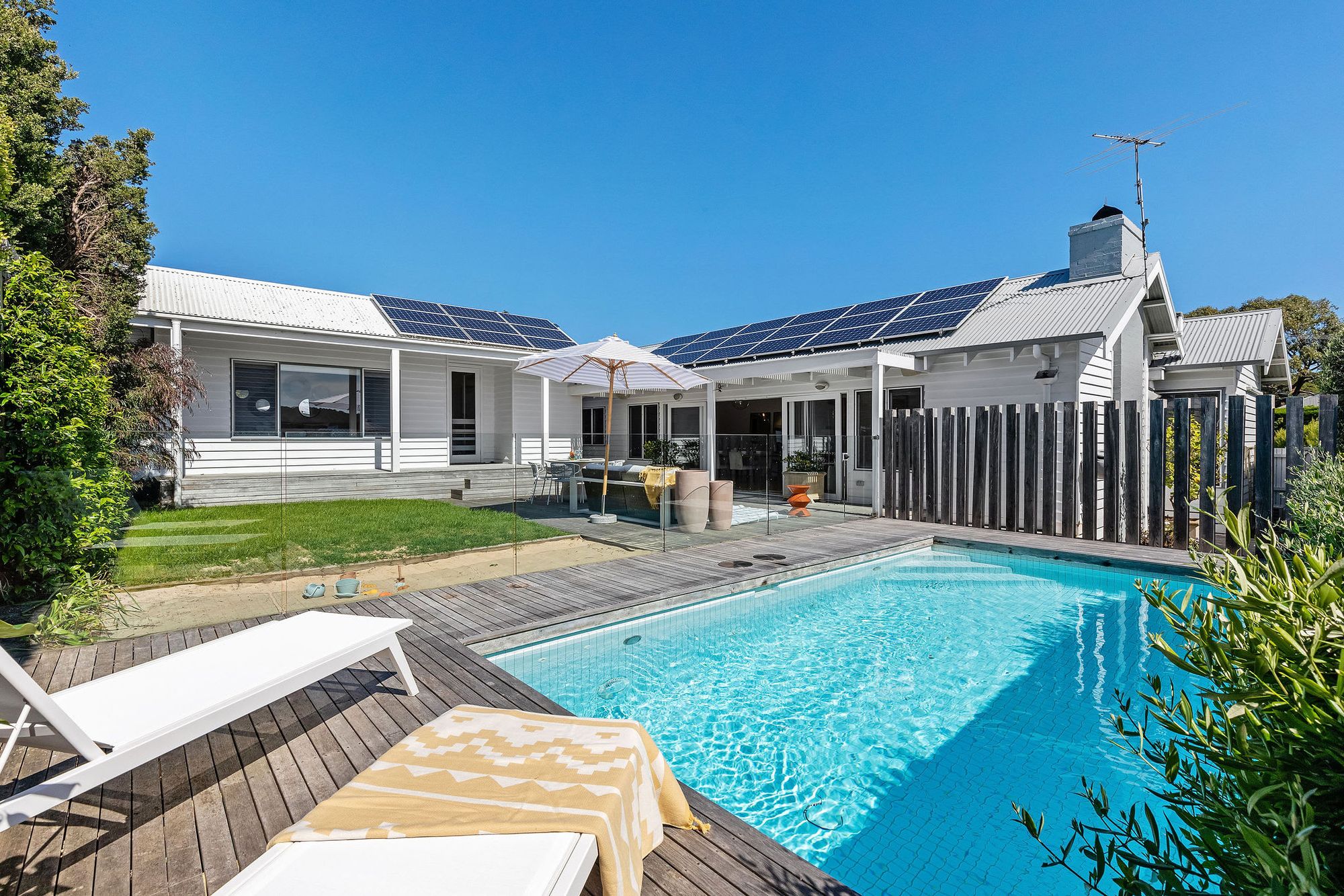 Stay at Luxury Cottage With Pool In Perfect Location in Sorrento ...