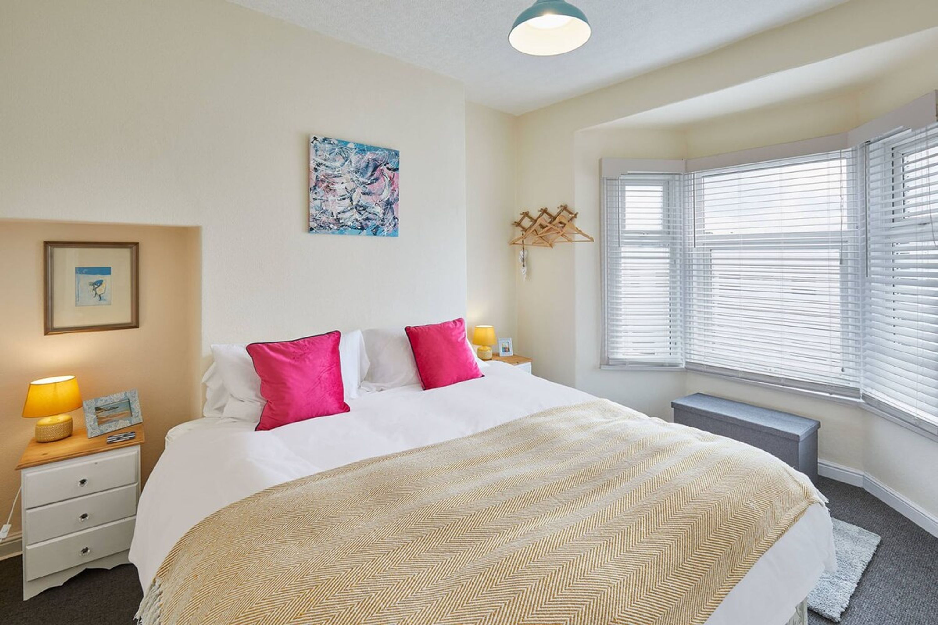 Host   Stay   Ocean Wave - Scarborough
