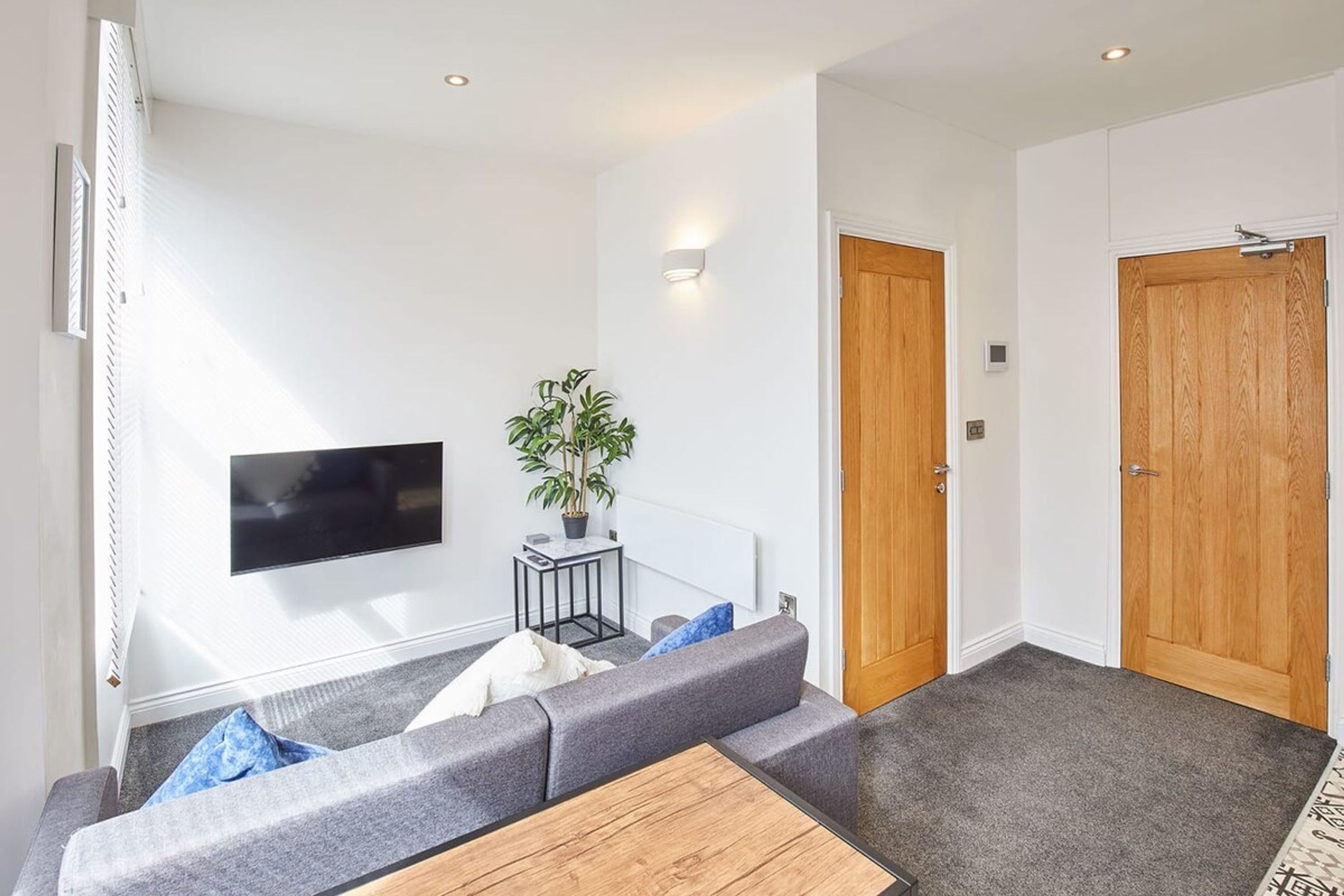 Host   Stay   Apartment 2   Queens Court - Scarborough
