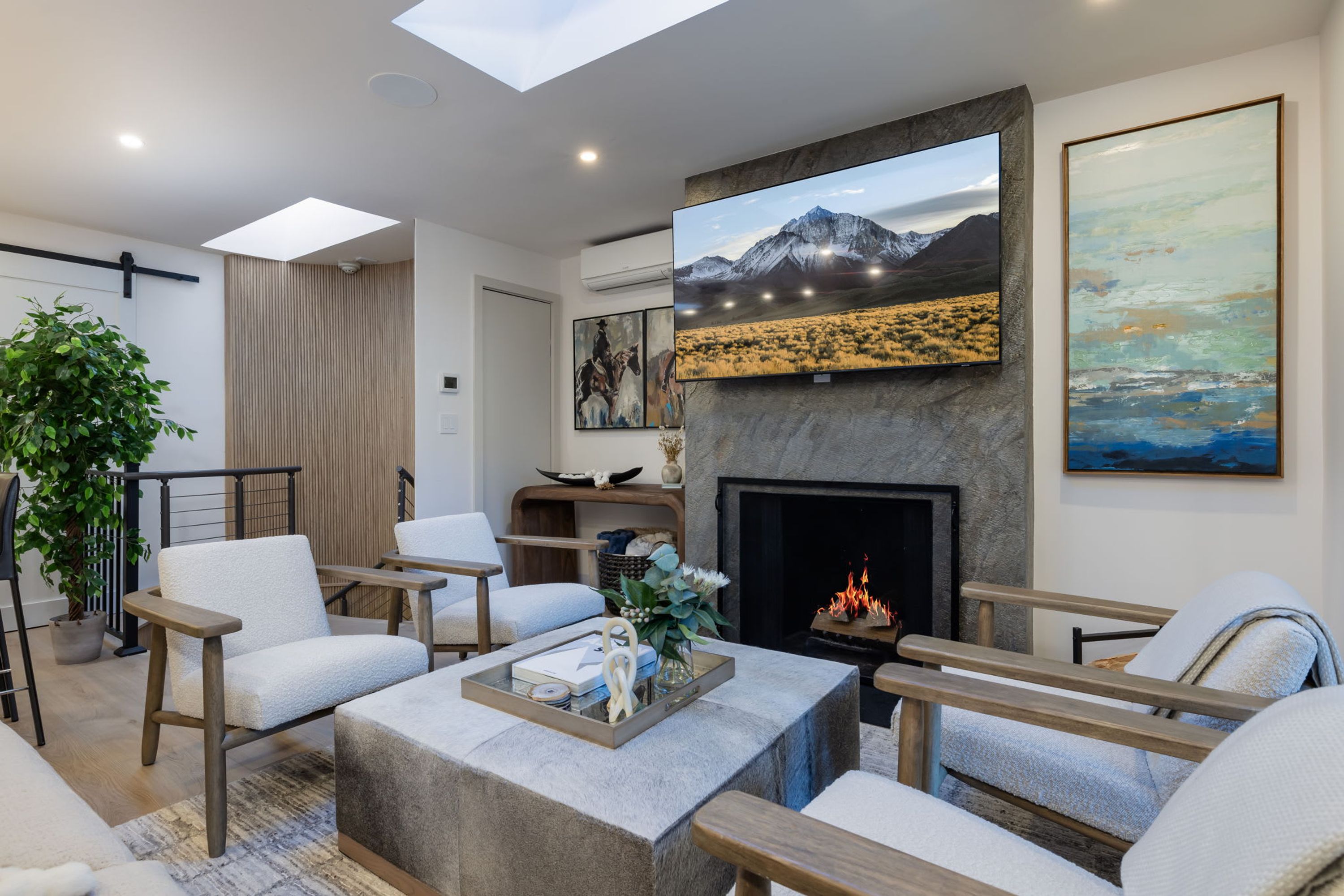 2 Br  3ba Condo - A C  Heated Pool  Walk To Town - Aspen