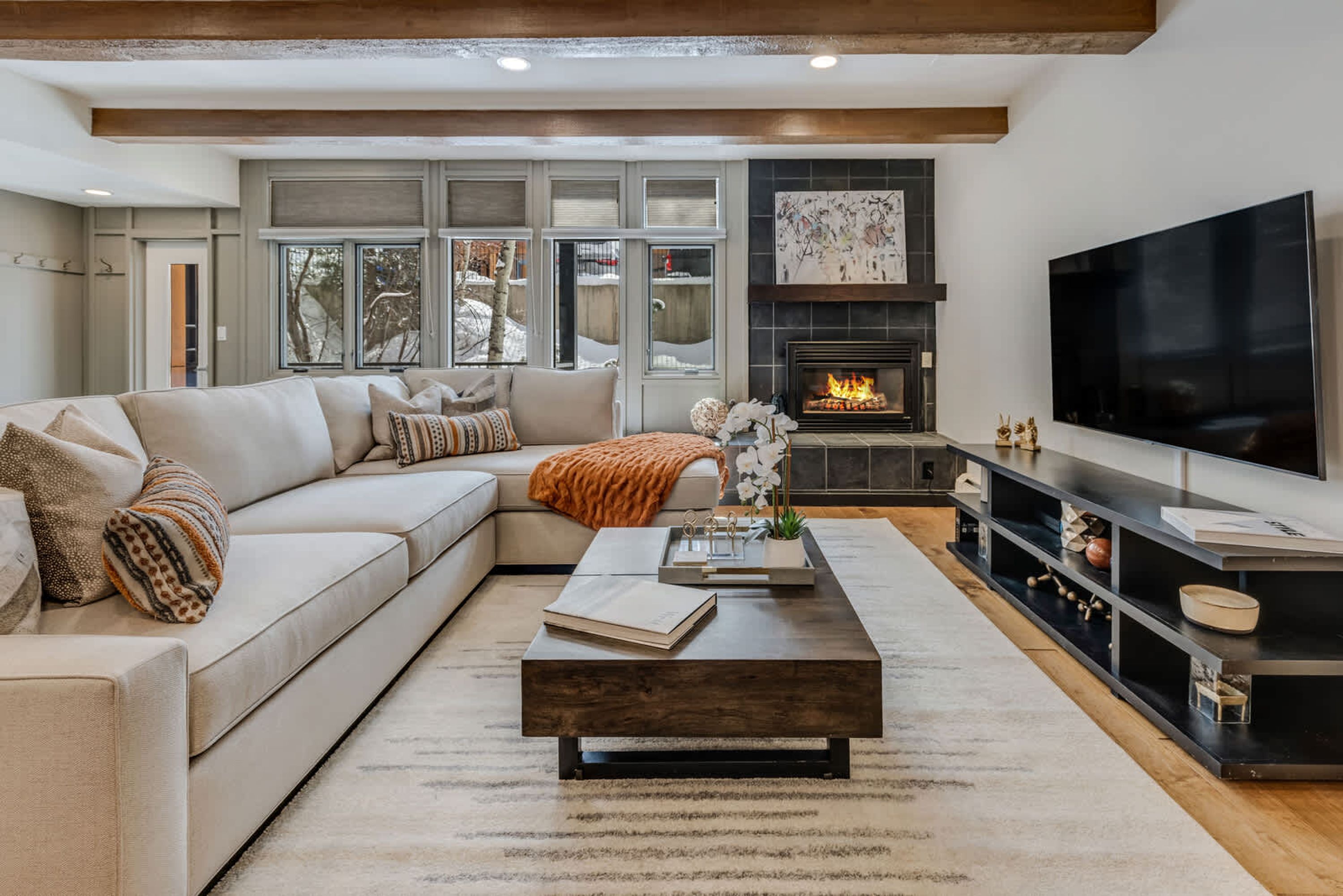 New Listing  3 Br  3 Ba Updated Condo - Pool Hot-tub - 