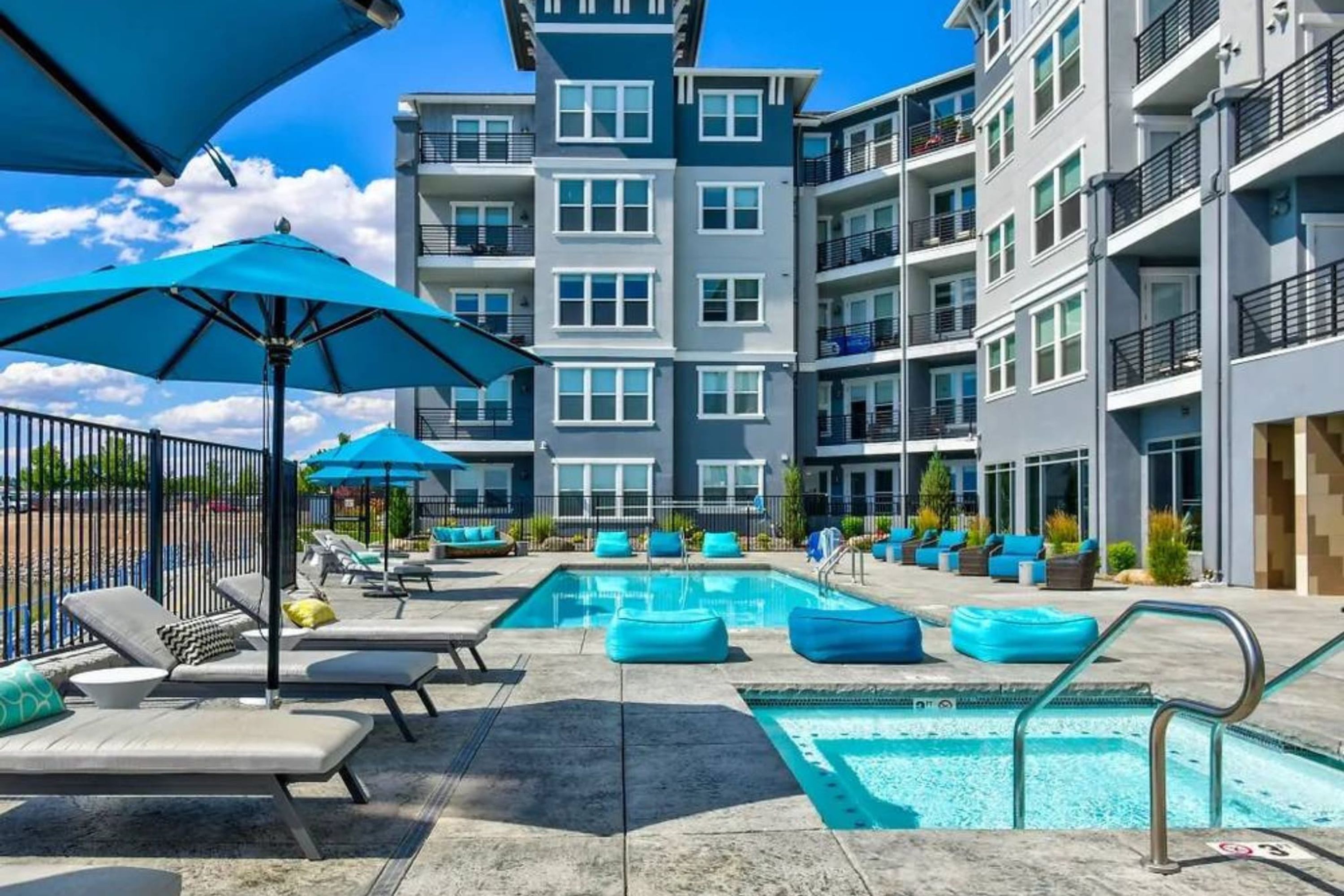 Chic Apt  W  Jacuzzi  Lake Front  Nr Casino   Imax - Reno, NV