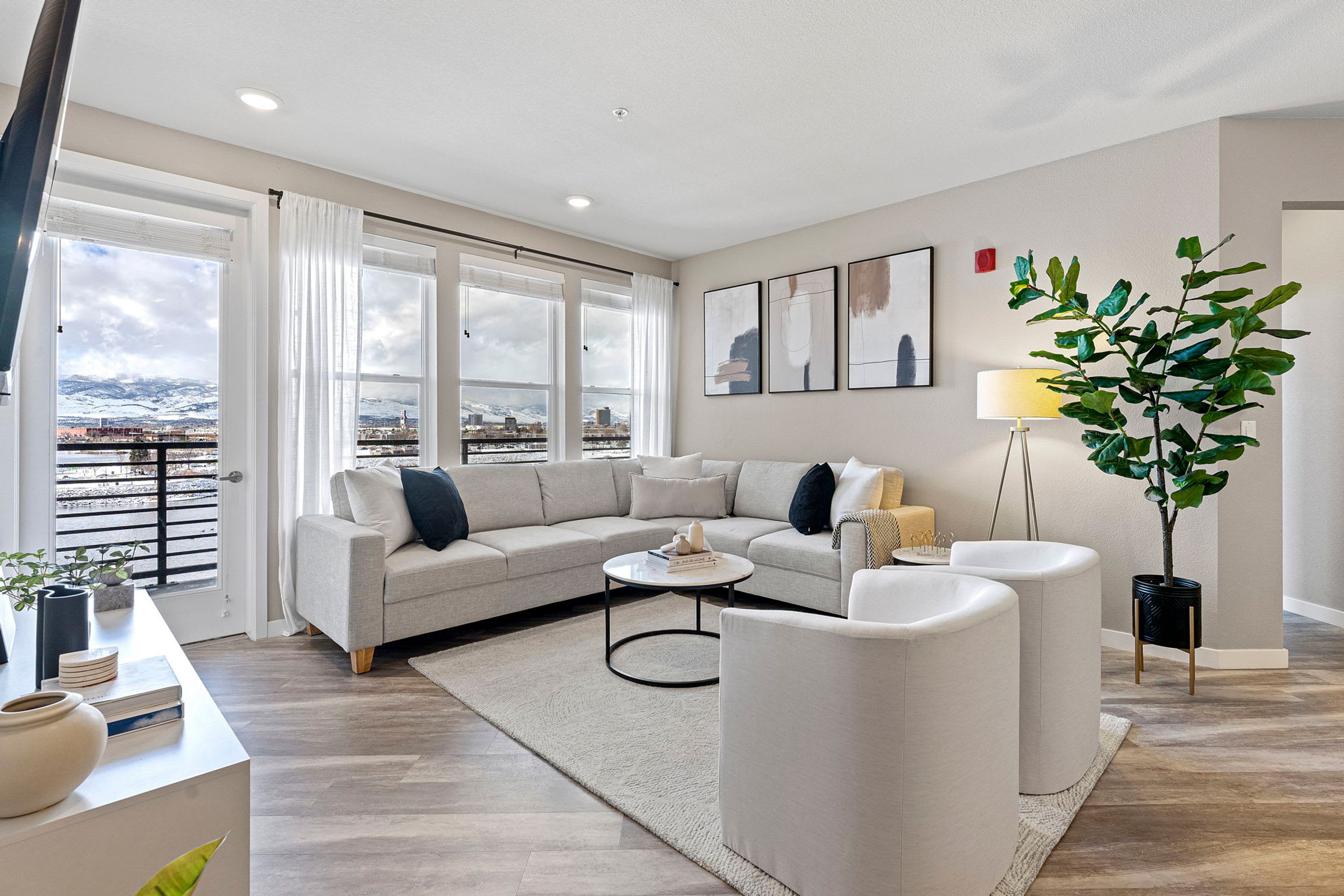 Designer Apt  With Jacuzzi  Walk To Casino   Imax - Sparks, NV