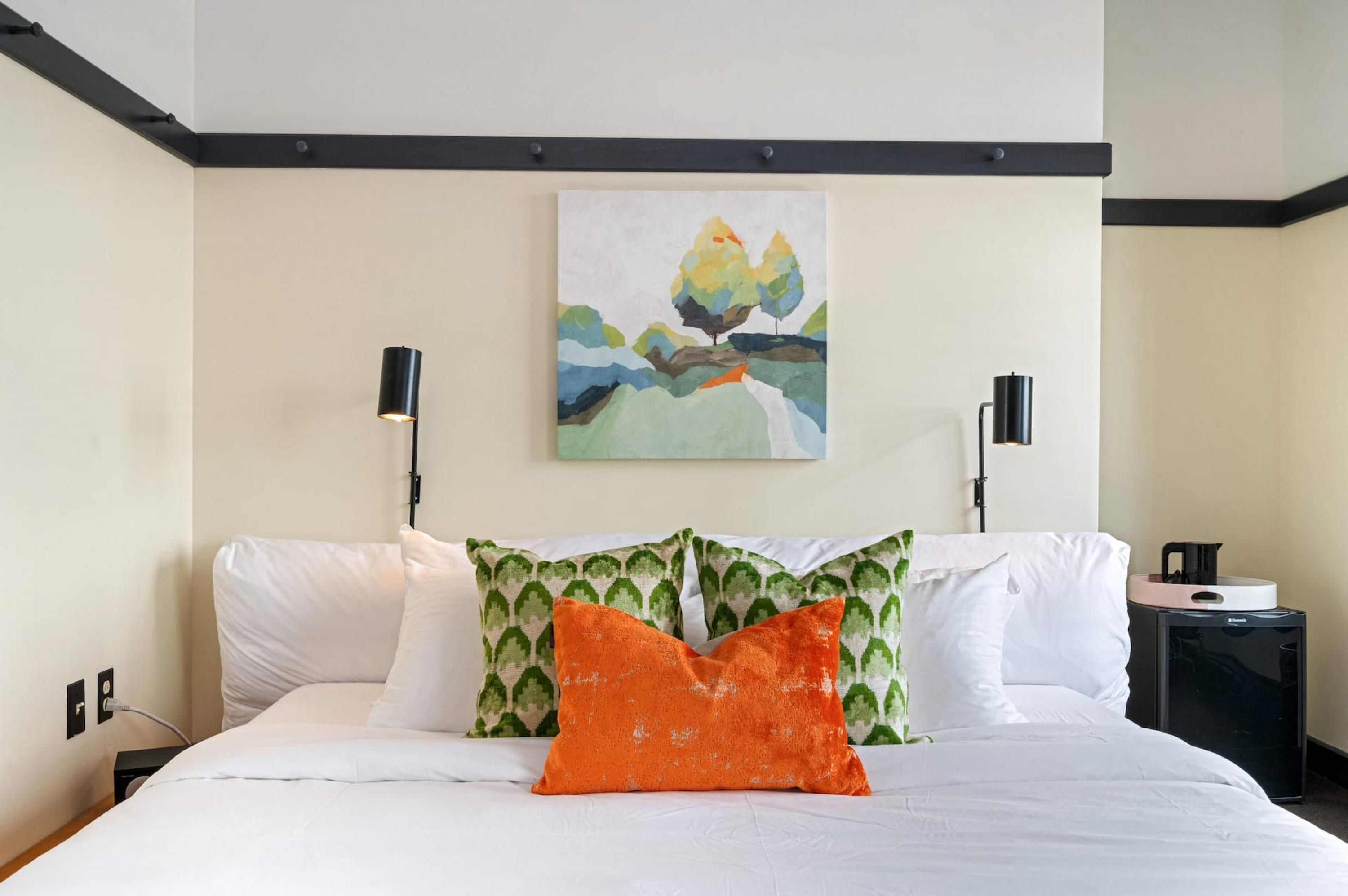 Kasa | Walk To Bakery Square, Boutique Studio | The Maverick - Pittsburgh
