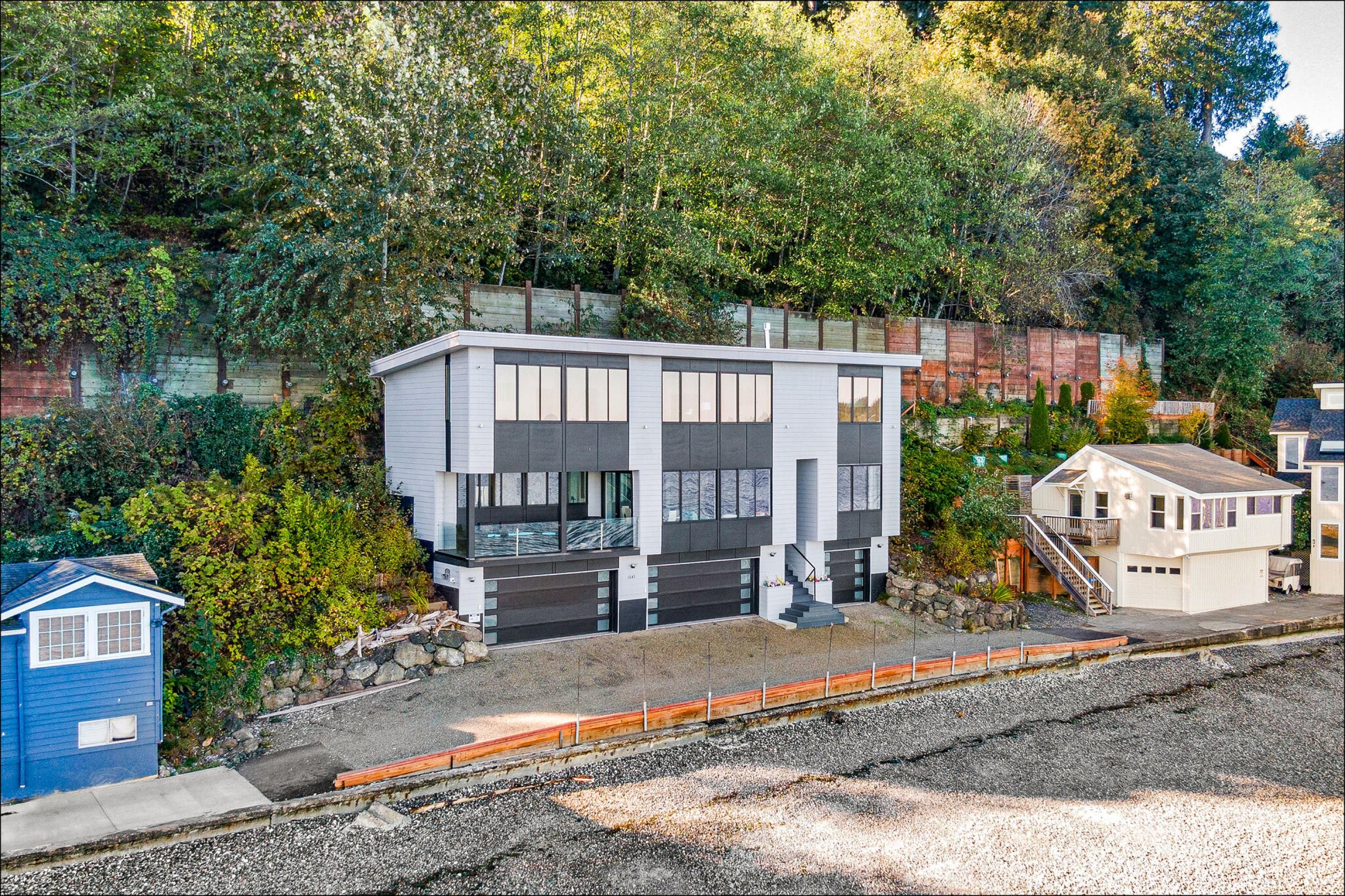 Rolling Bay Villa In Bainbridge Island - Bremerton, WA