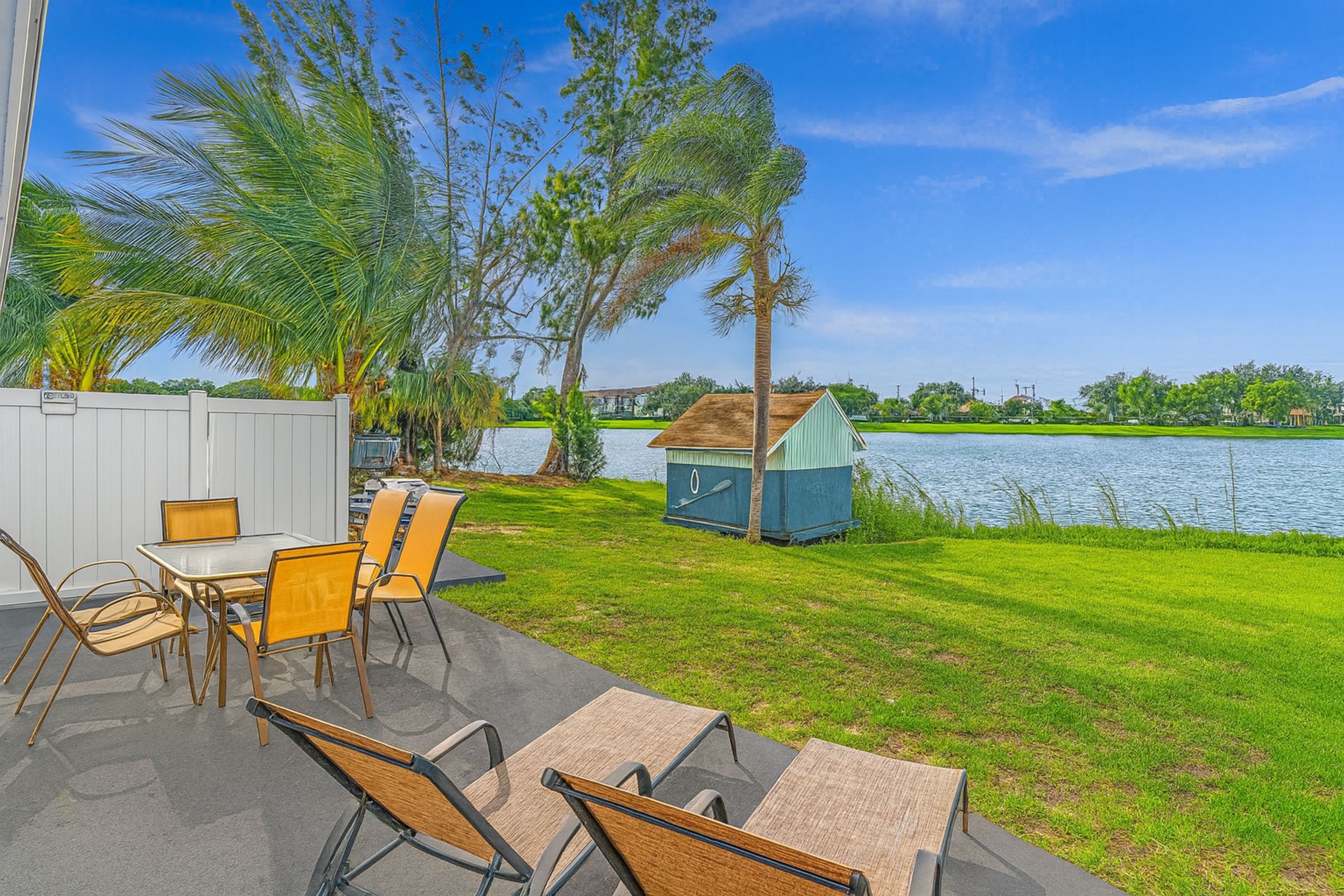 2br Lakeside Getaway - Peaceful Waterfront Stay - Davie
