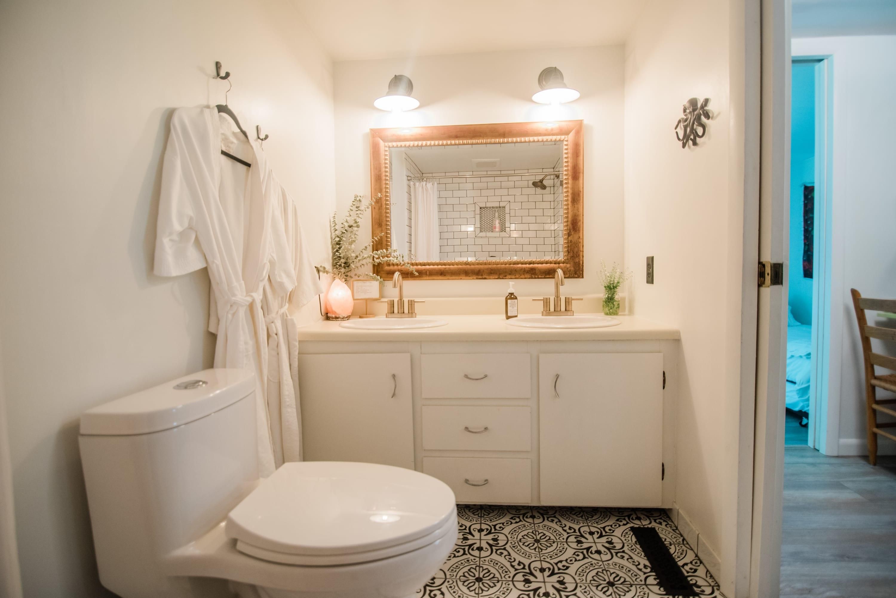 The Flat   A Wanderlust Abodes Property - Torch Lake, MI