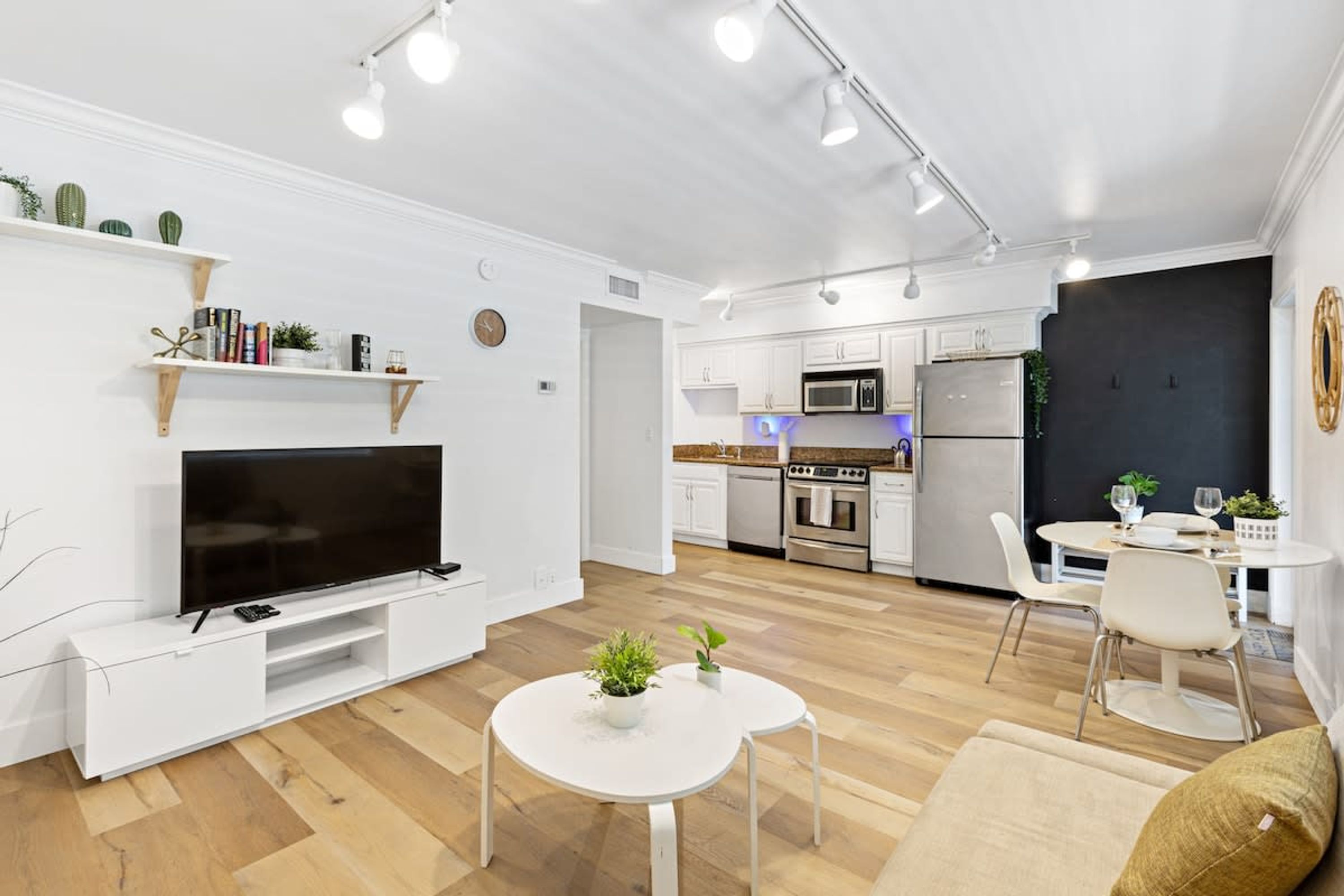 Charming Apartment In Las Olas Blvd  Isle - Sunrise, FL
