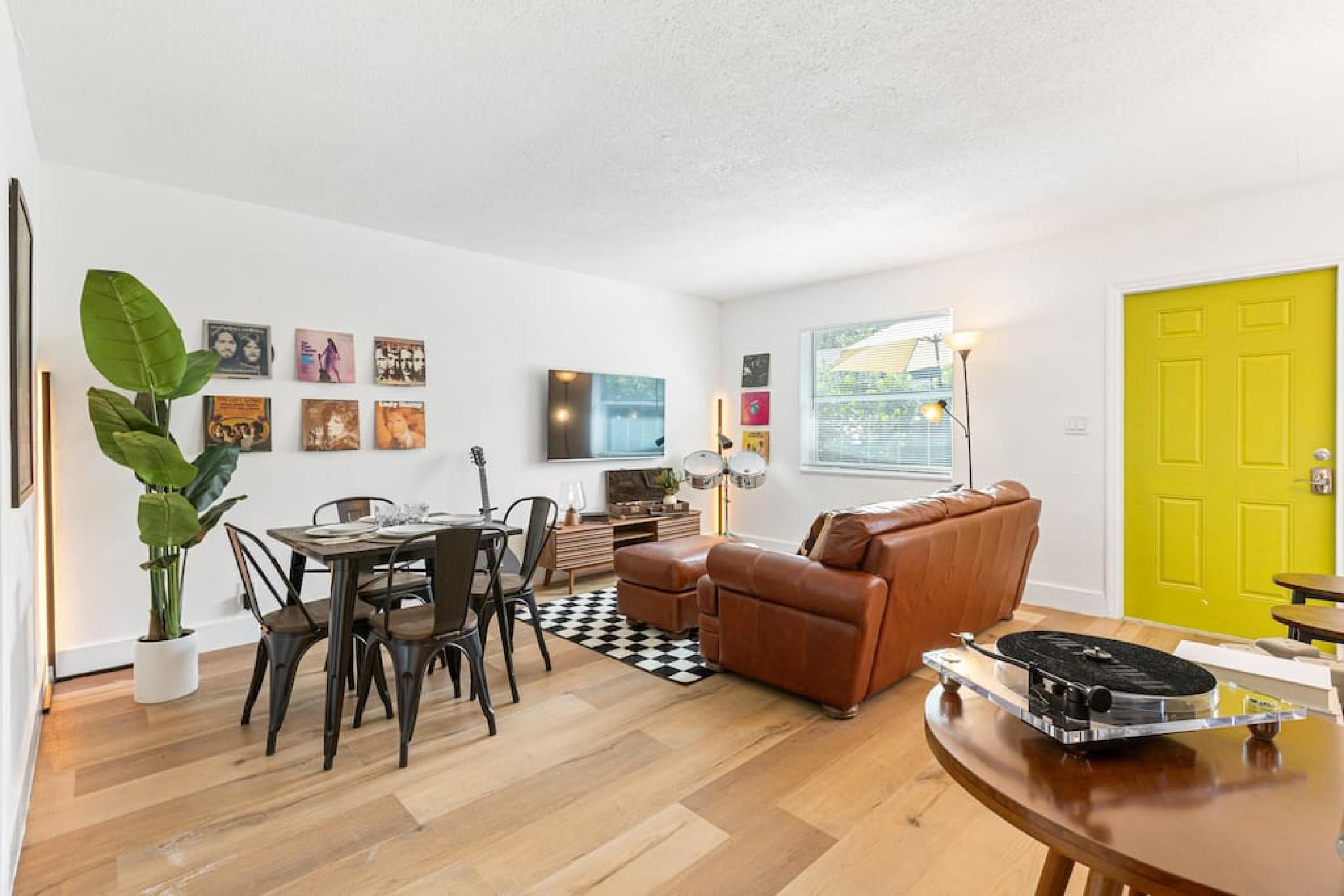Musicians Lounge - 2 Br With Parking Asssigned - Dania Beach, FL