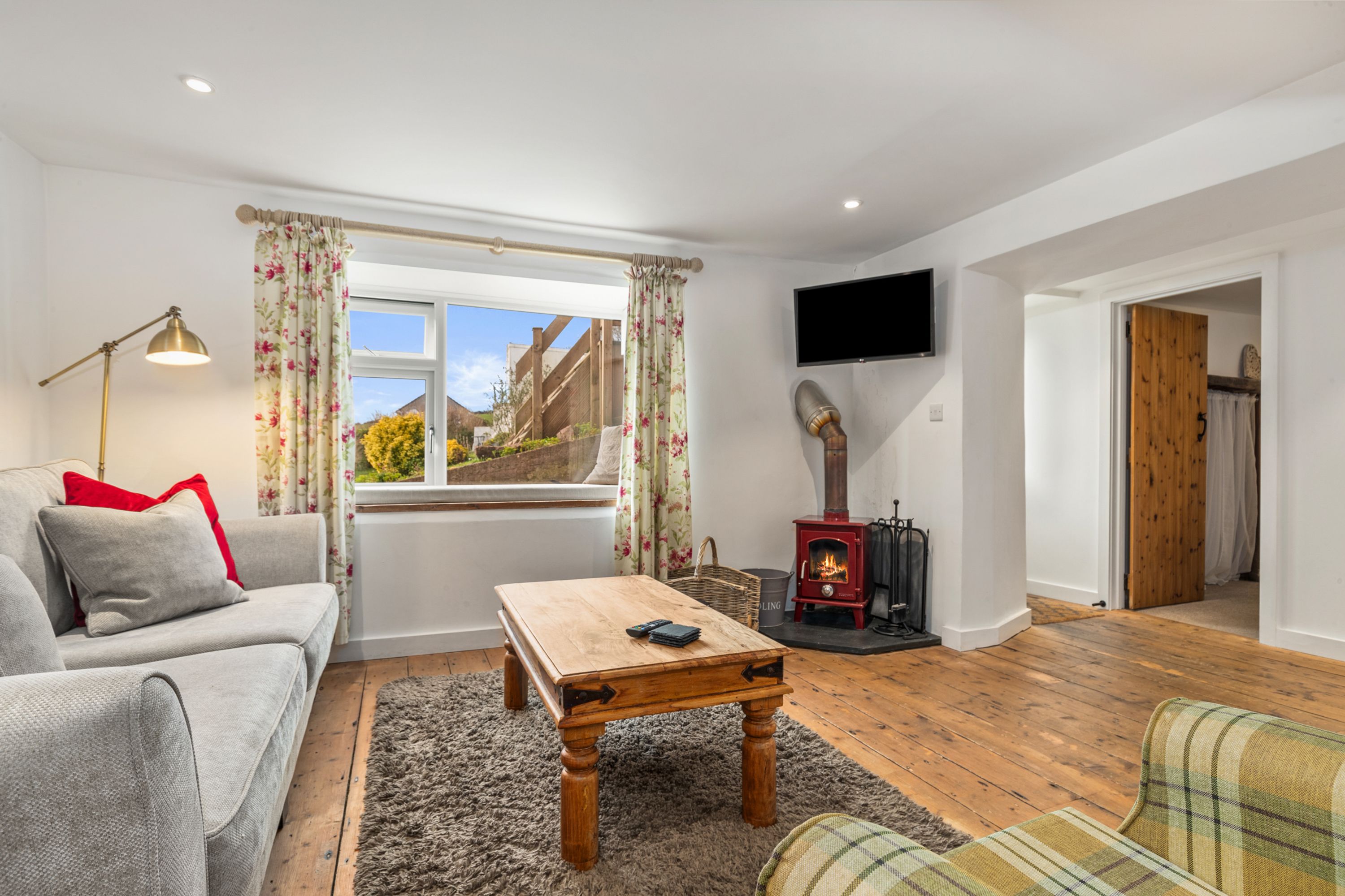 The Cwtch Apartment - Sea Views, Walk To Beach - Pembrokeshire