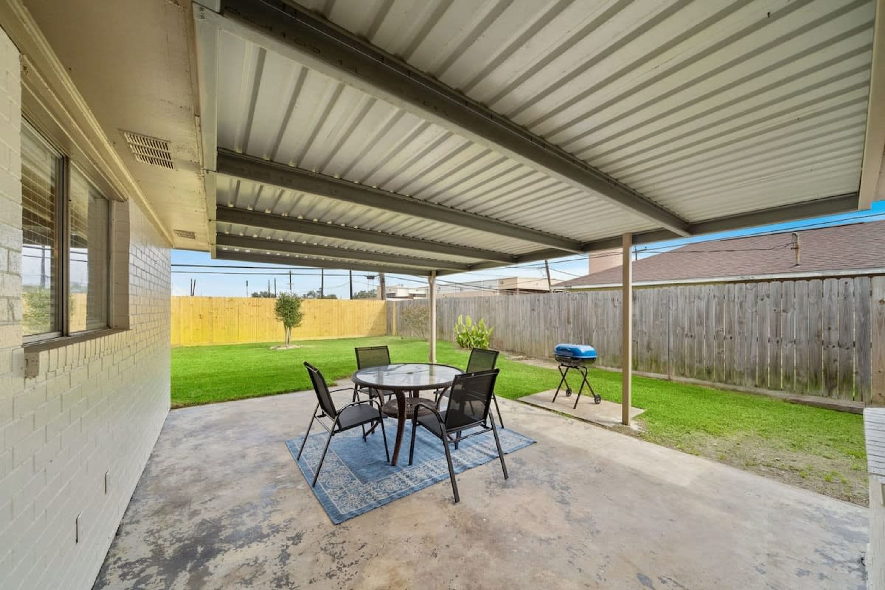Covered Back Patio Covered Parking Game Room Wifi Smart Tv S Every Room Washer Dryer - Pasadena, TX