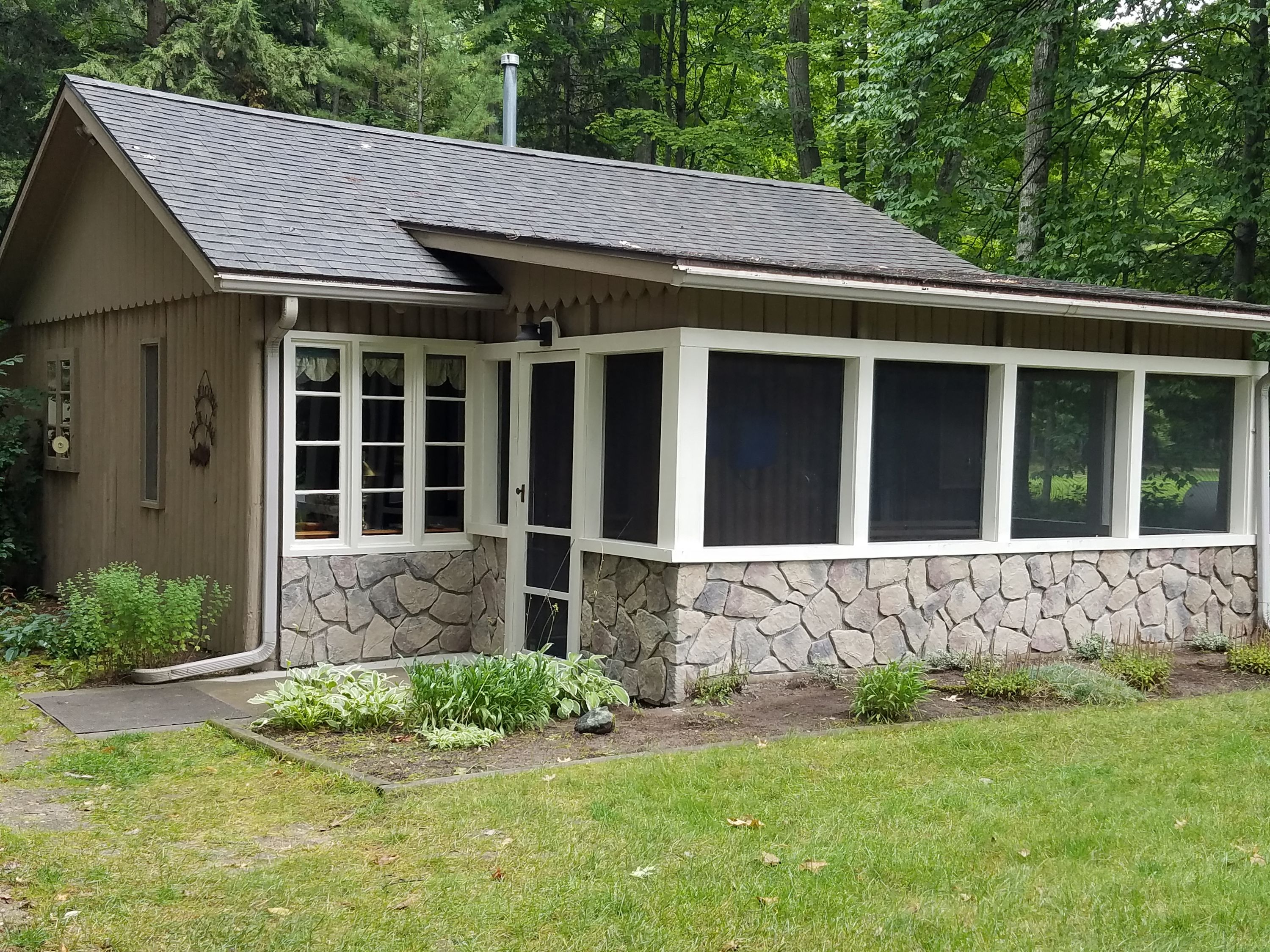 Twin Birch Resort - The Brown Bear Cabin - ミシガン州