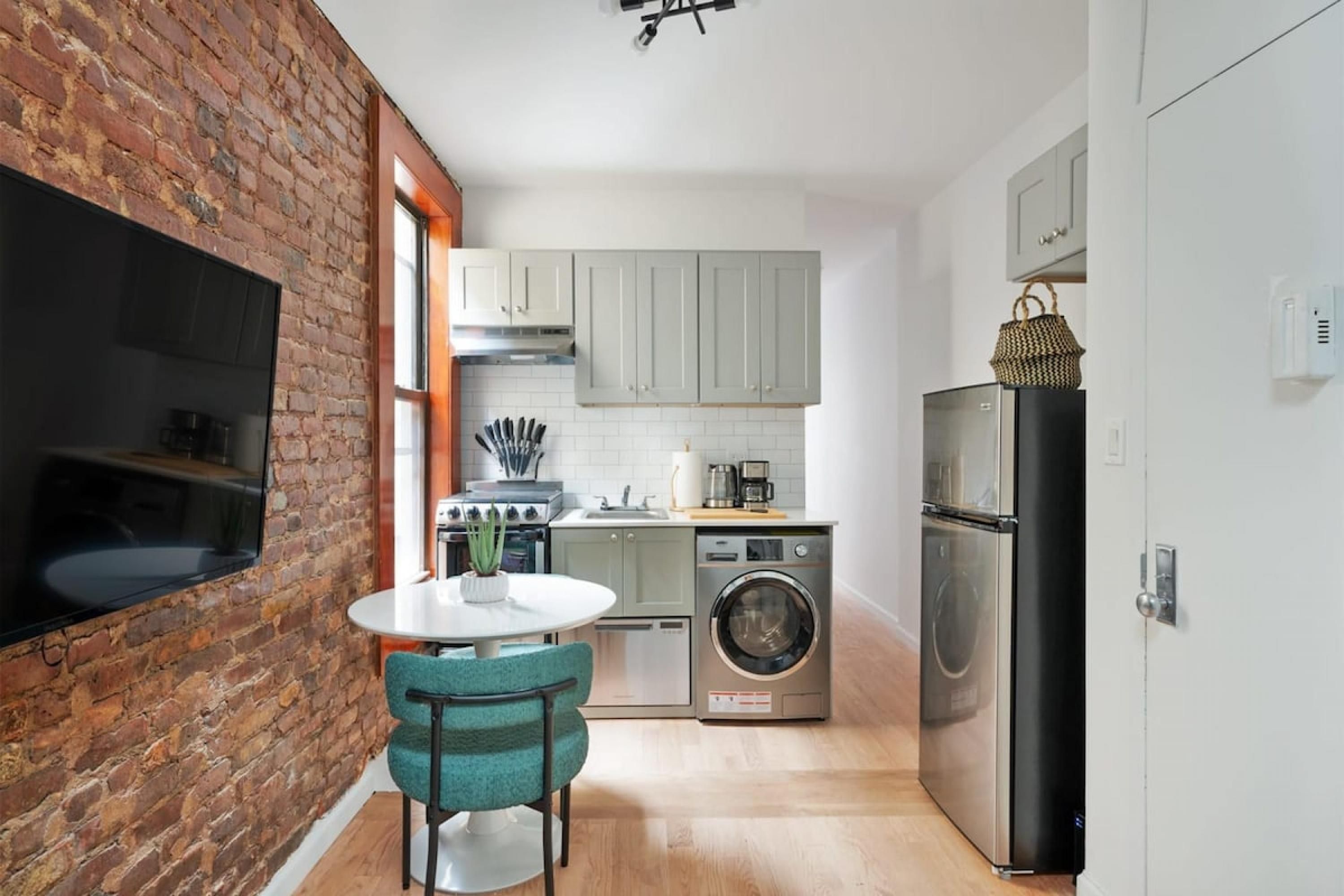 153-5a Charming 2br Les W D - Brooklyn, NY