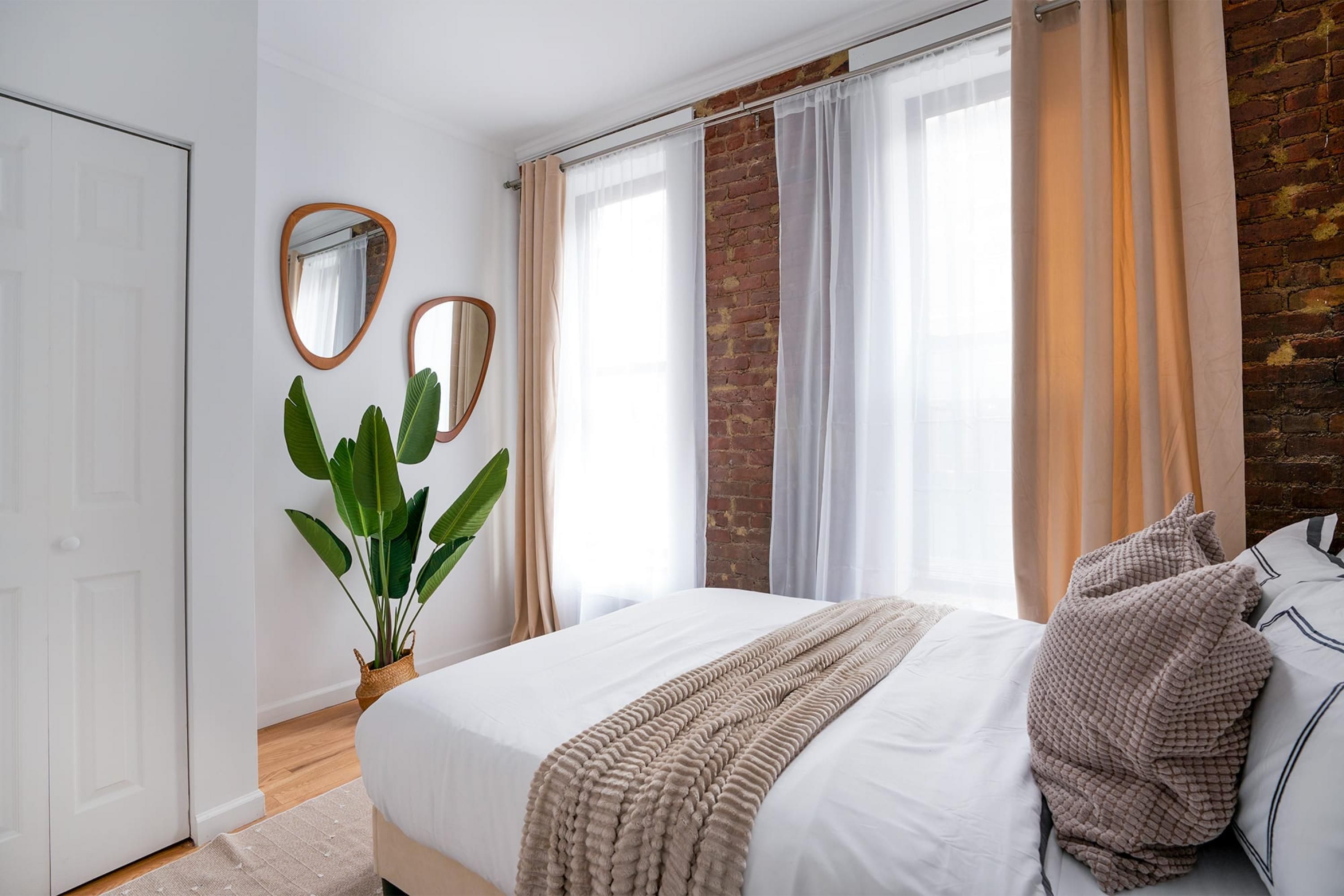153-1g Newly Renovated 2br Lower East Side - Manhattan, NY