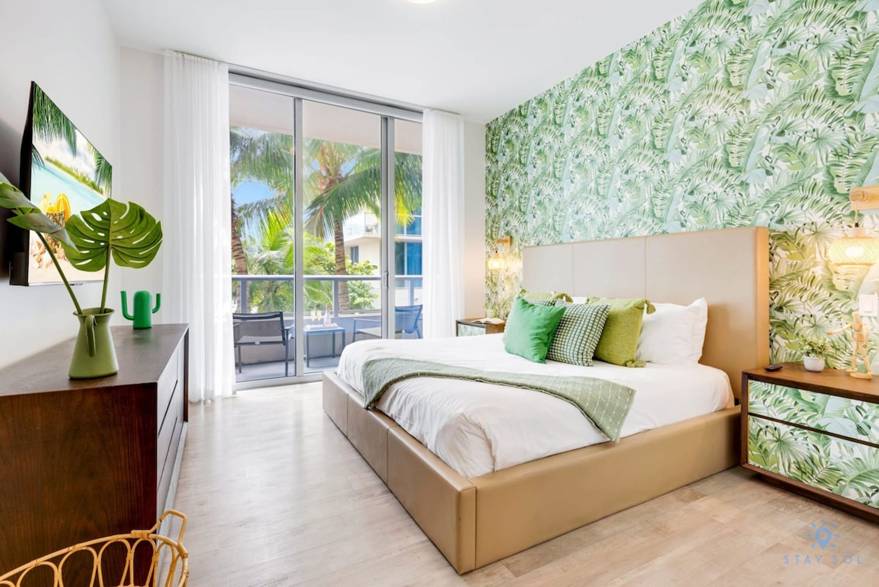 Most Booked Apartment Near Beach  Rooftop Pool - Dania Beach, FL