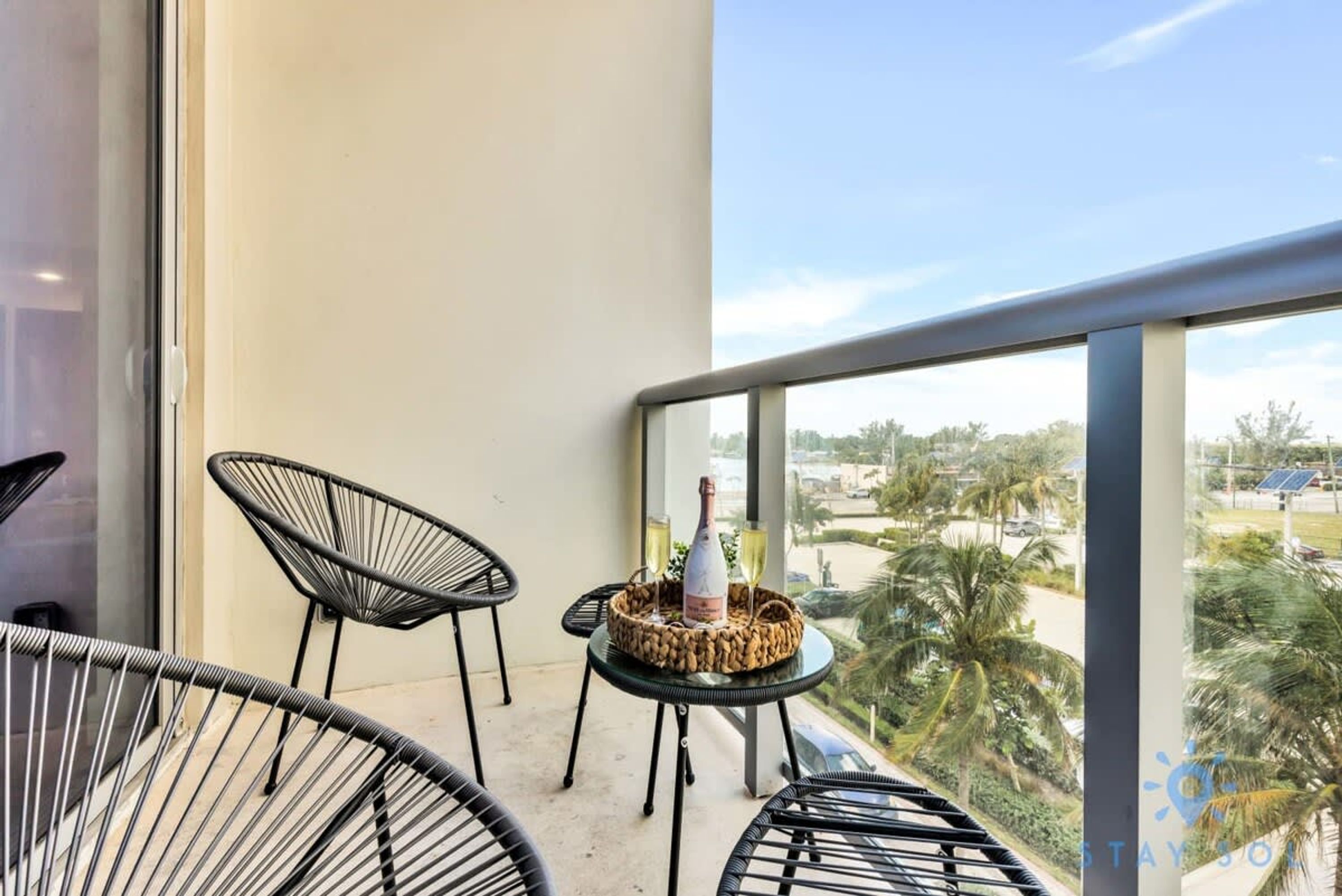 Costa Hollywood  Worth Traveling   Rooftop Pool  Gym - Miami Gardens, FL