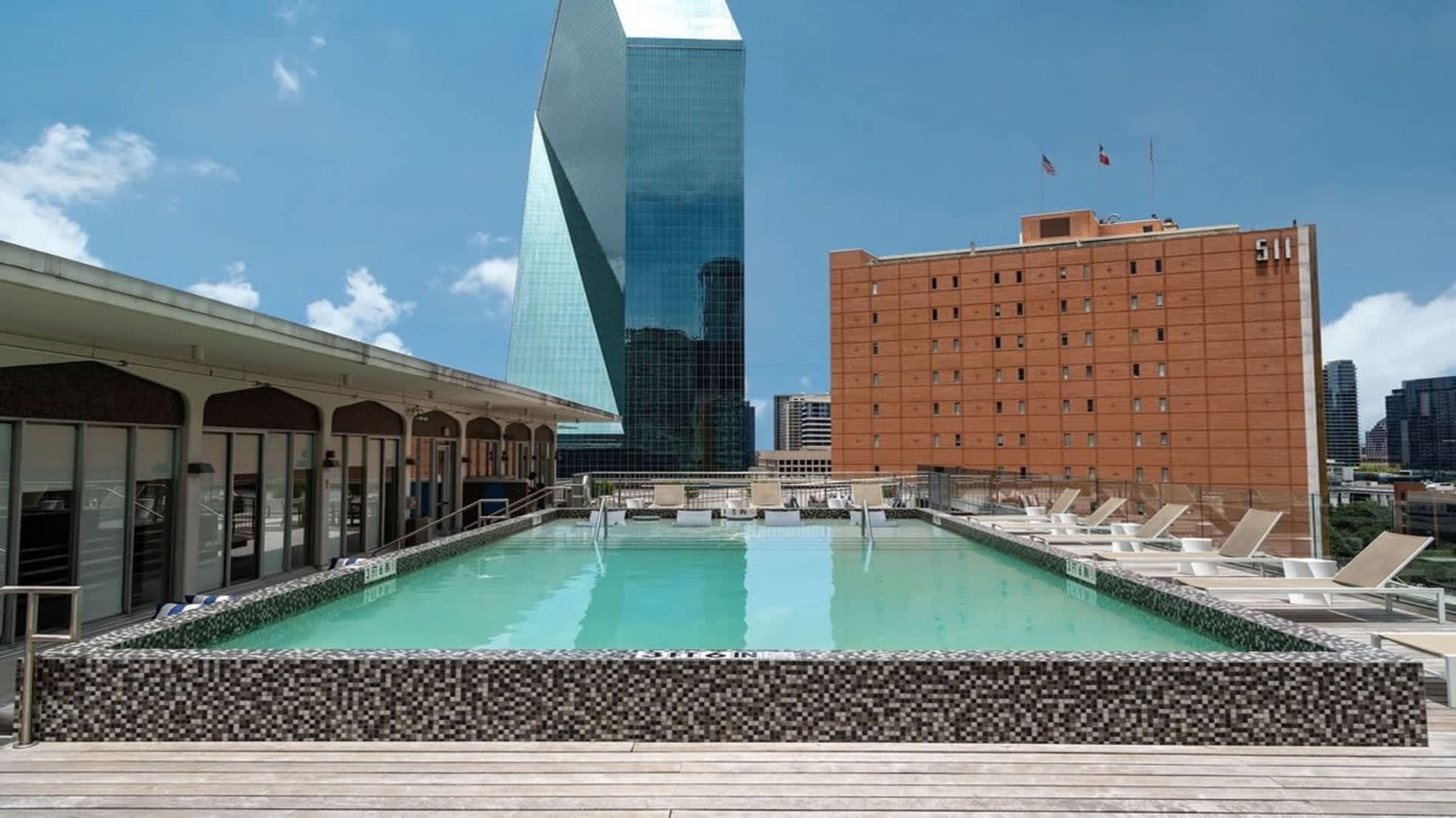 Bold Cozysuites W Pool  Gym  Roof  8 - Dallas, TX
