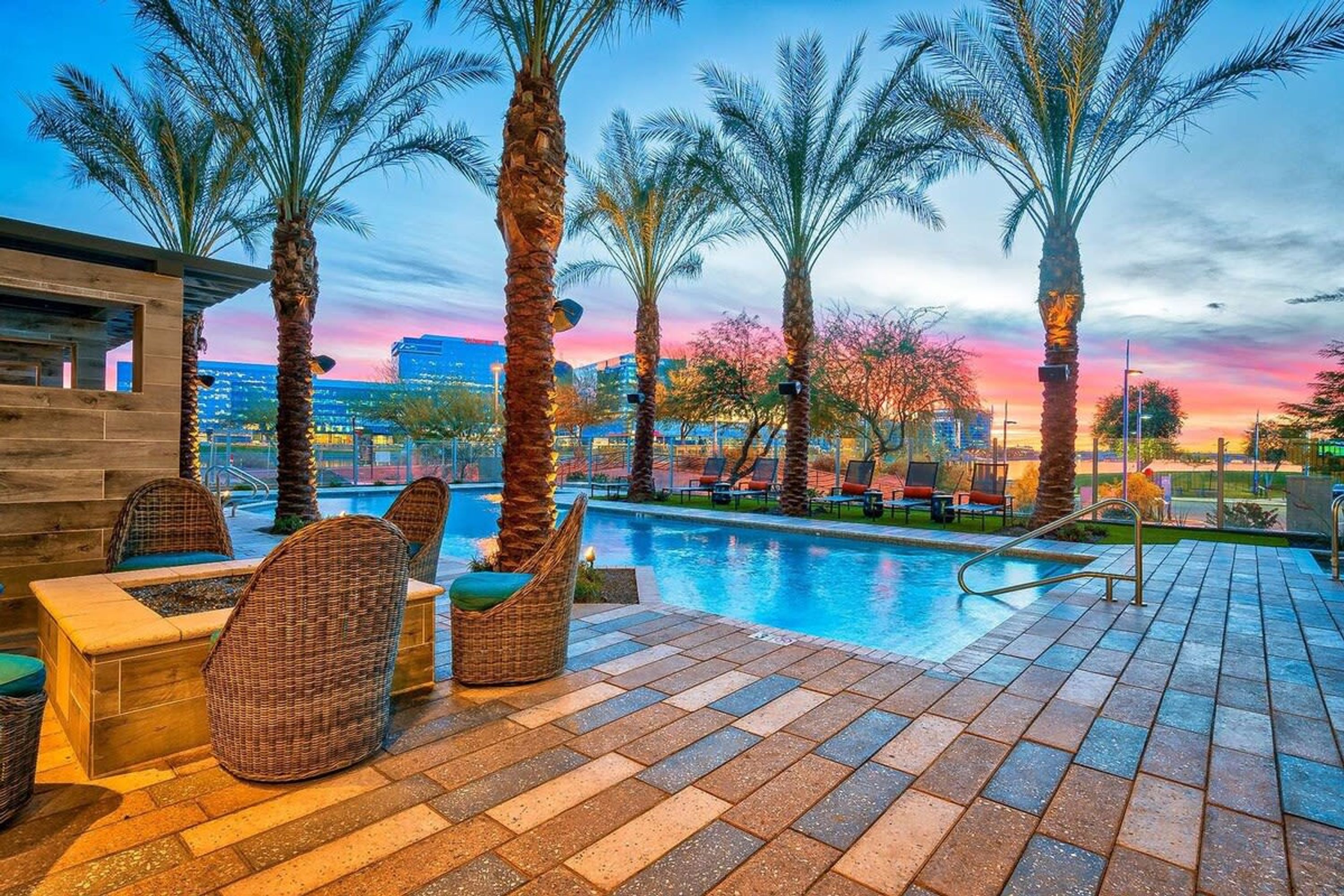 3br Modern Cozysuites Town Lake Waterfront 2 3 - Phoenix, AZ