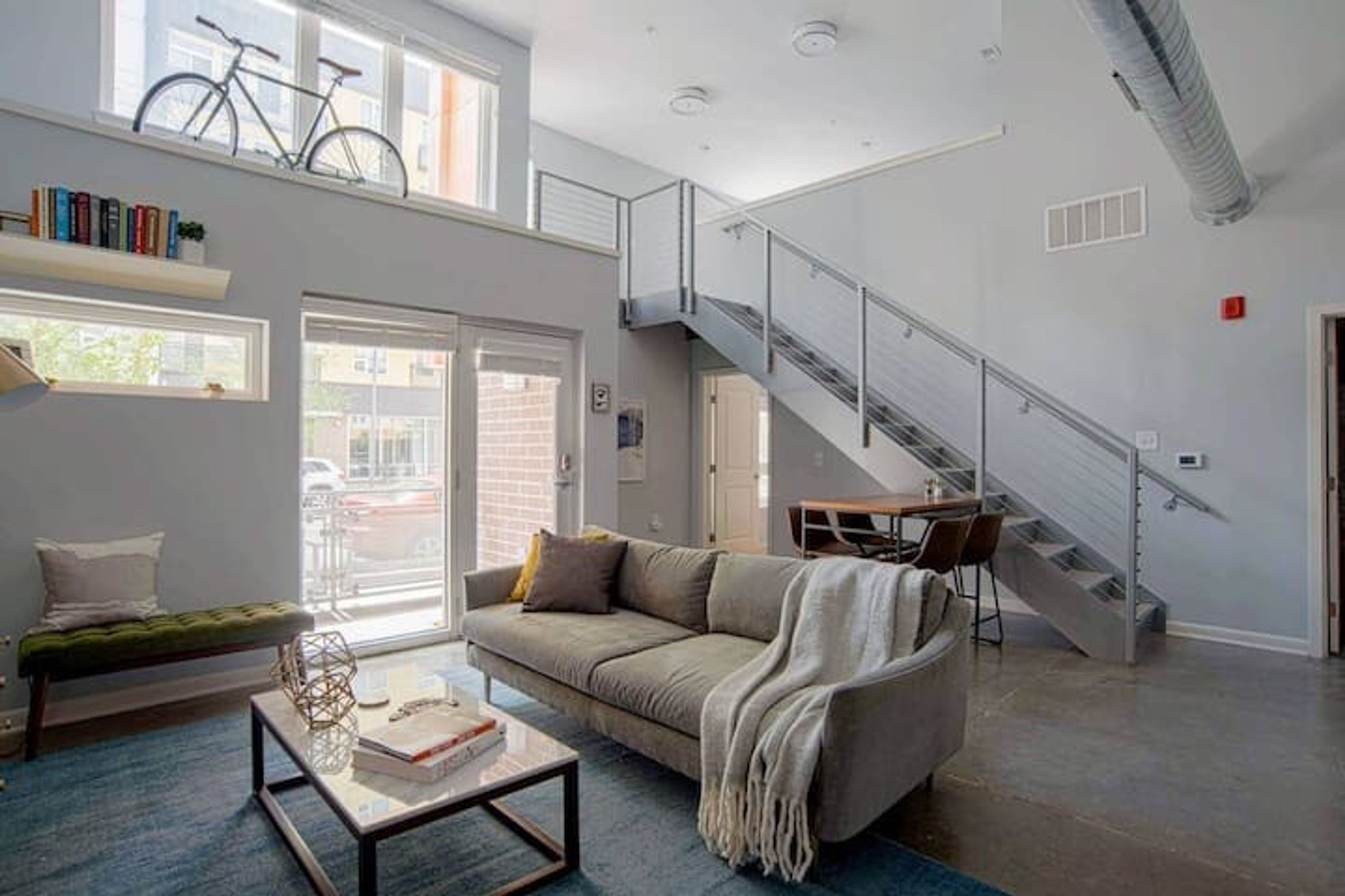 Cozysuites Two Stylish Apts  Monument Circle  Indy - Indianapolis, IN