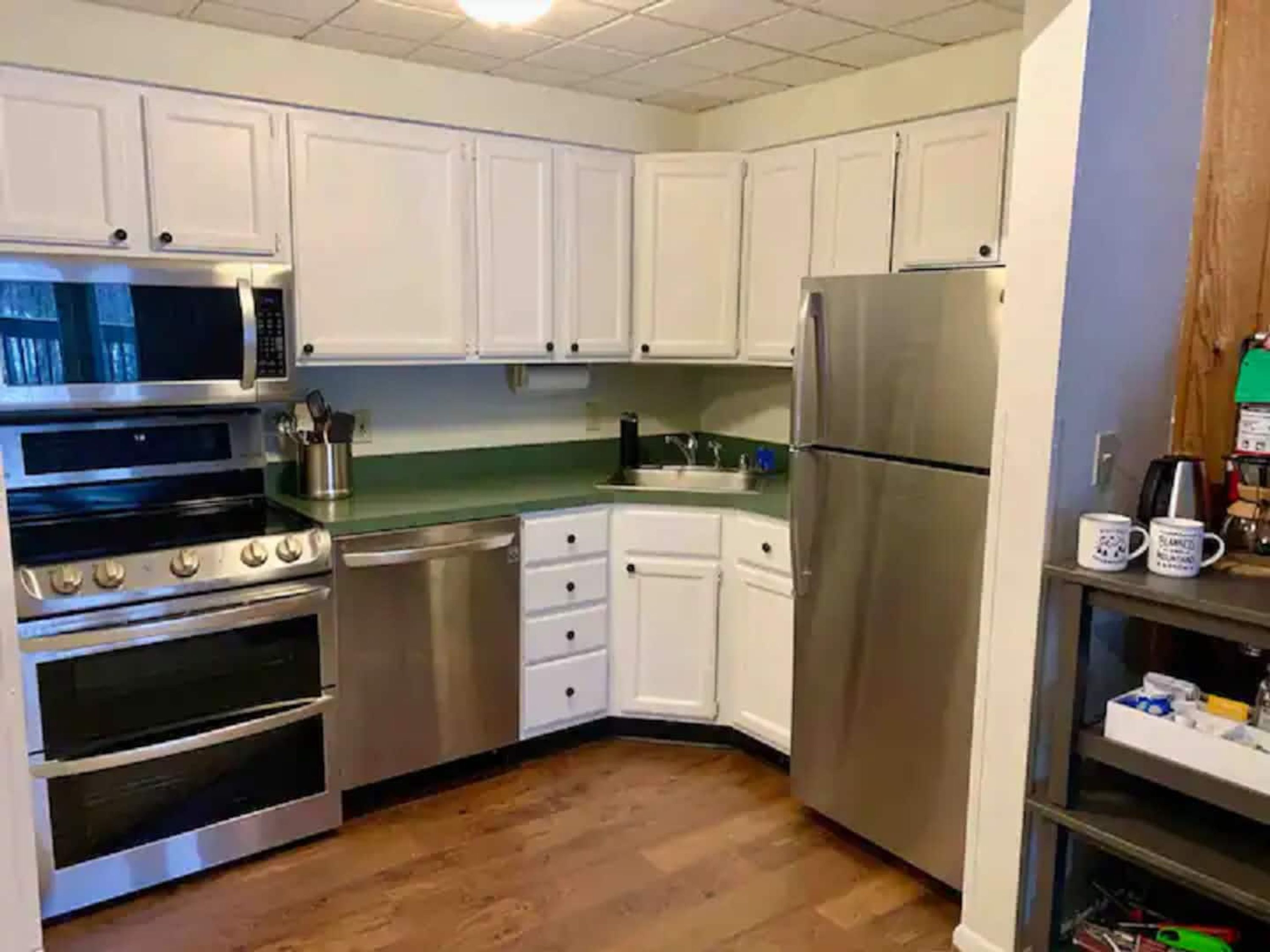 Mt Green, Pool, Gym, Sauna, Hot tub (open) 3br/2b,