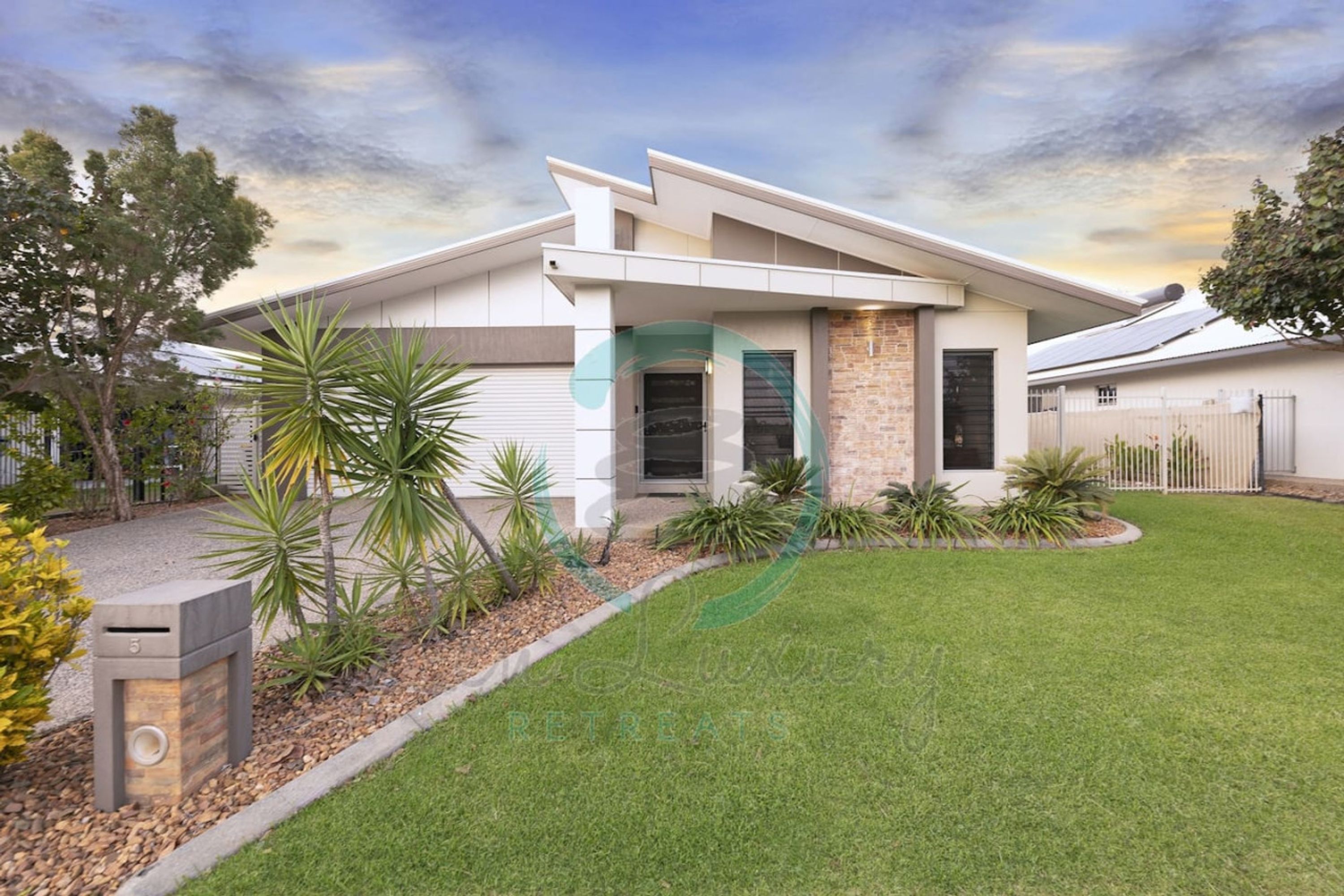 Zenhouse Stylish: Lawn ~ Workspace ~ Outdoordining - Darwin