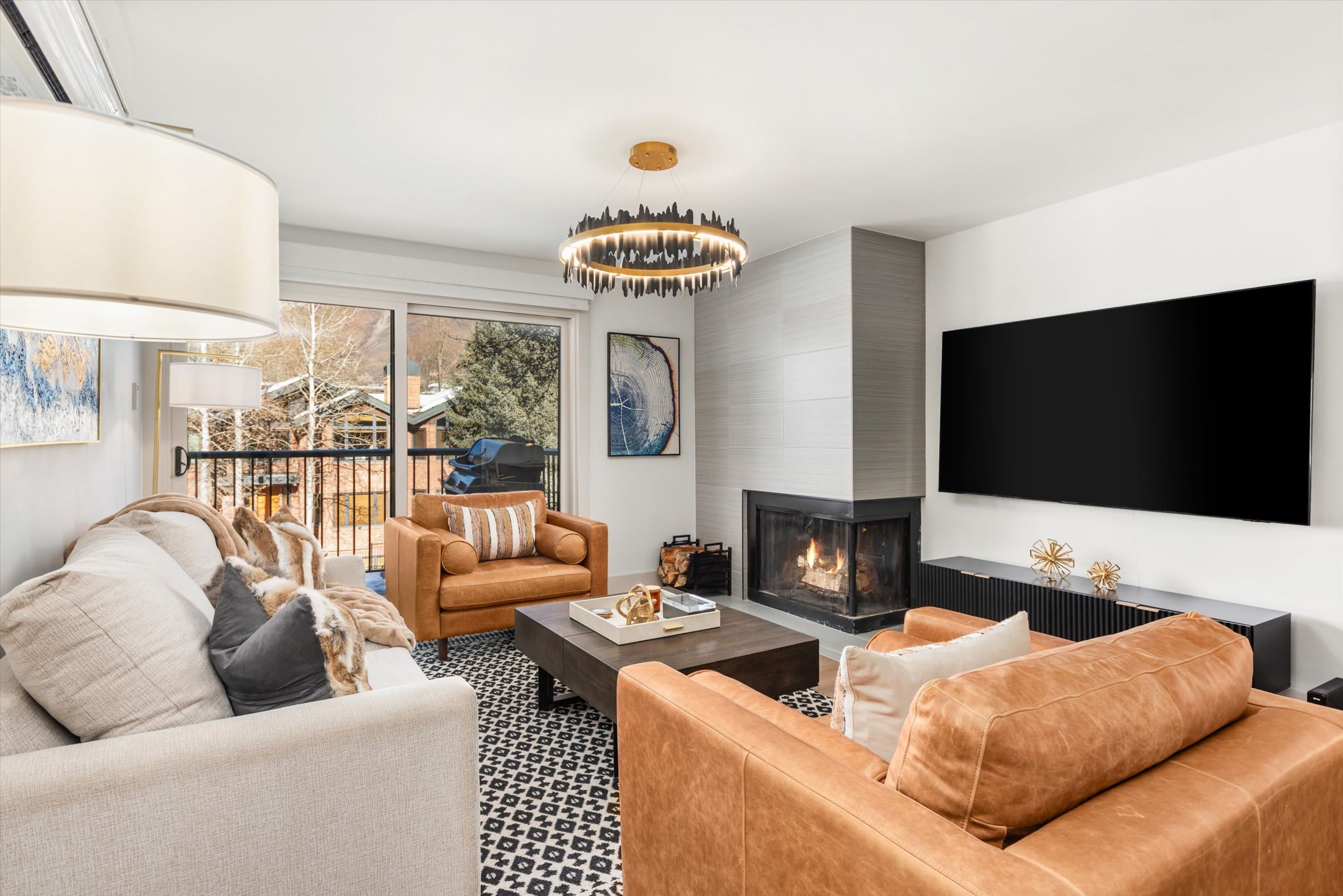 New Listing Renovated 2 Br - Aspen Core - Aspen, CO