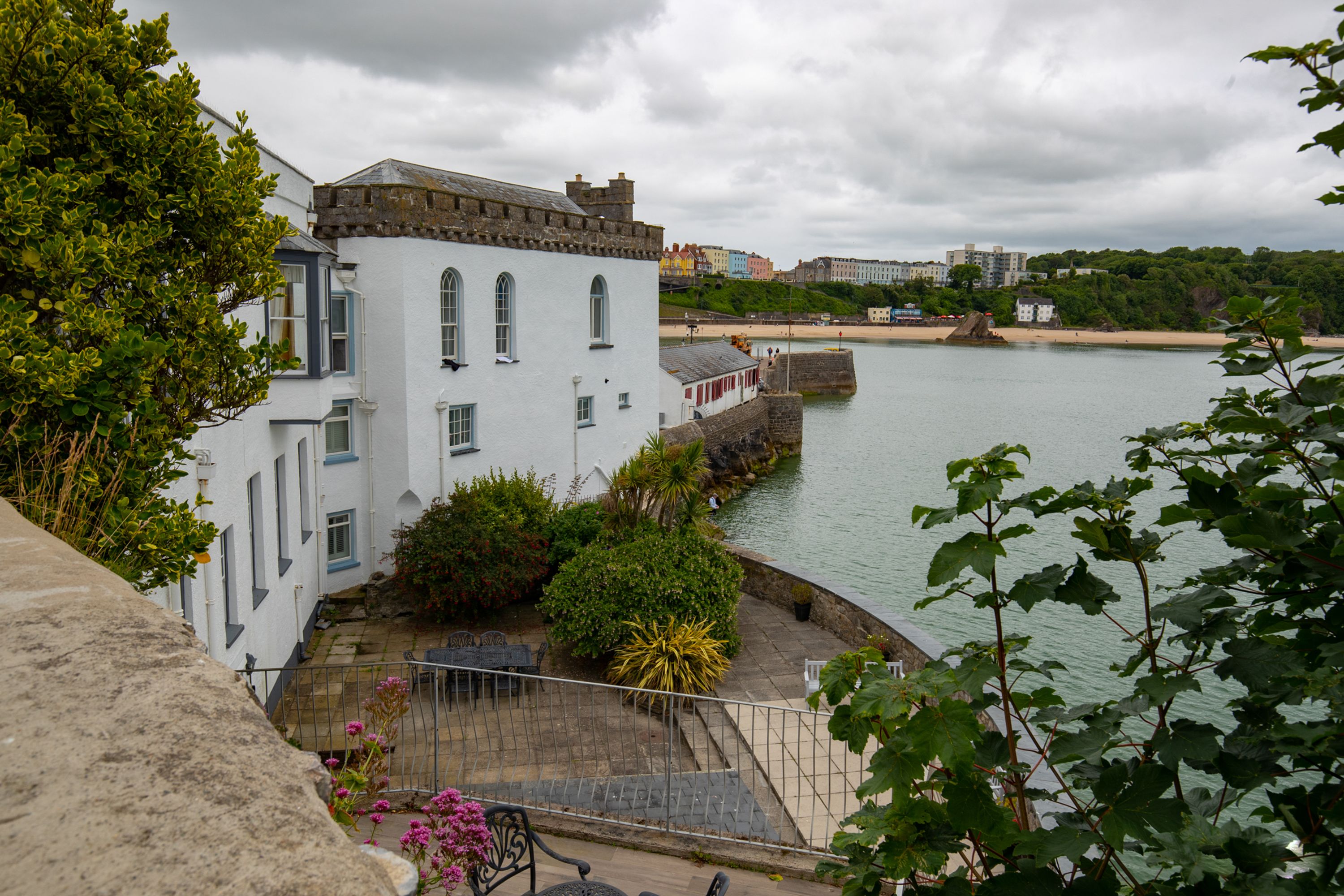 Laston Garden Apartment - Sea Views, Large Terrace - テンビー