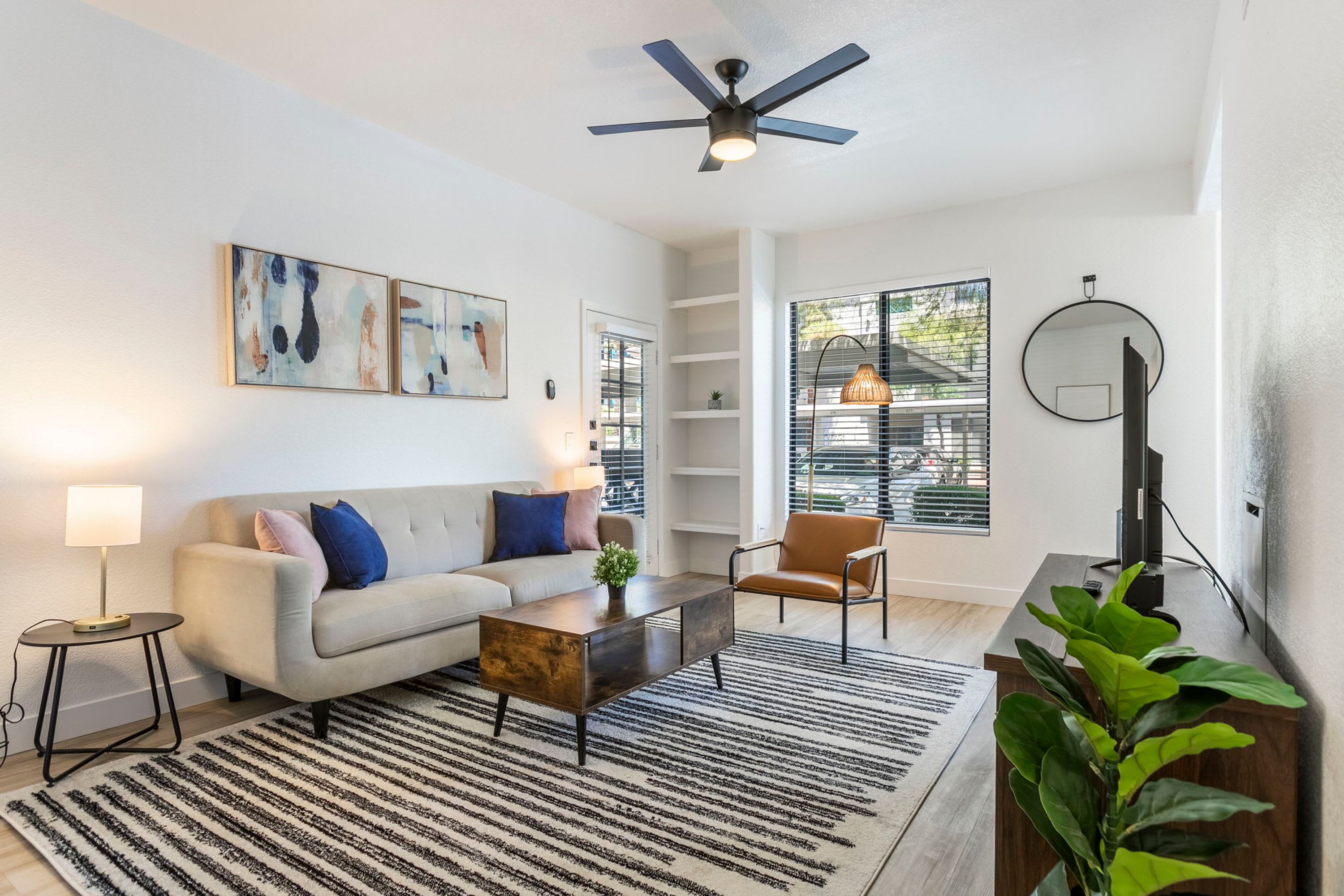 2br Cozysuites At Kierland Commons With Pool 02 - Cave Creek, AZ