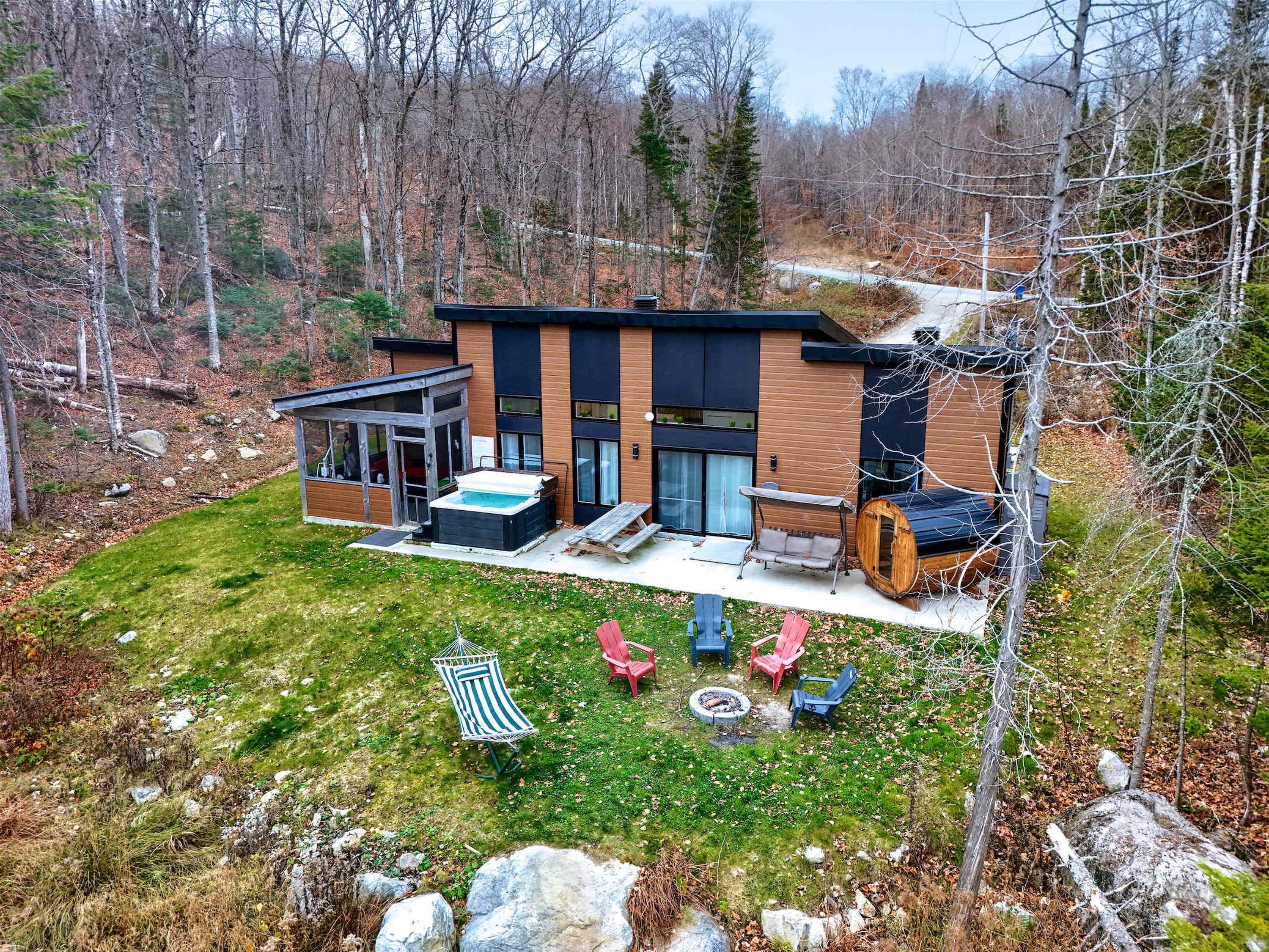 Le Geai Bleu - Bord Lac Lili   Spa-sauna - Québec
