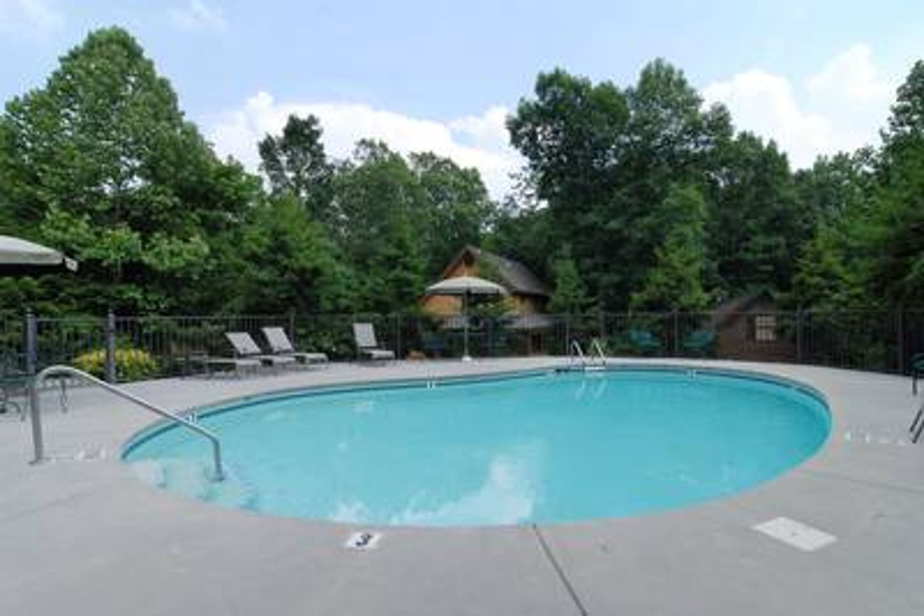 Beautiful Scenery W/ Hot Tub, Pool, Arcade - Pigeon Forge, TN
