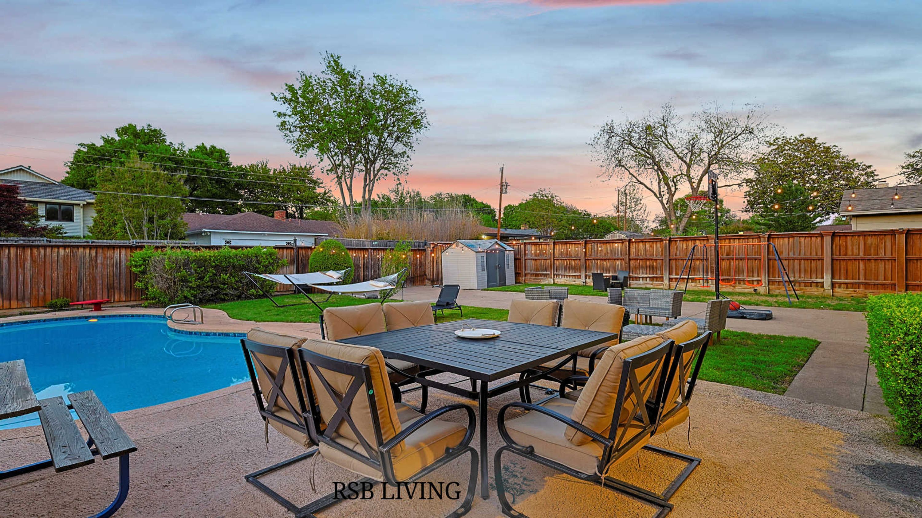 Spectacular 6br 2 5b Home With Pool - Richardson, TX