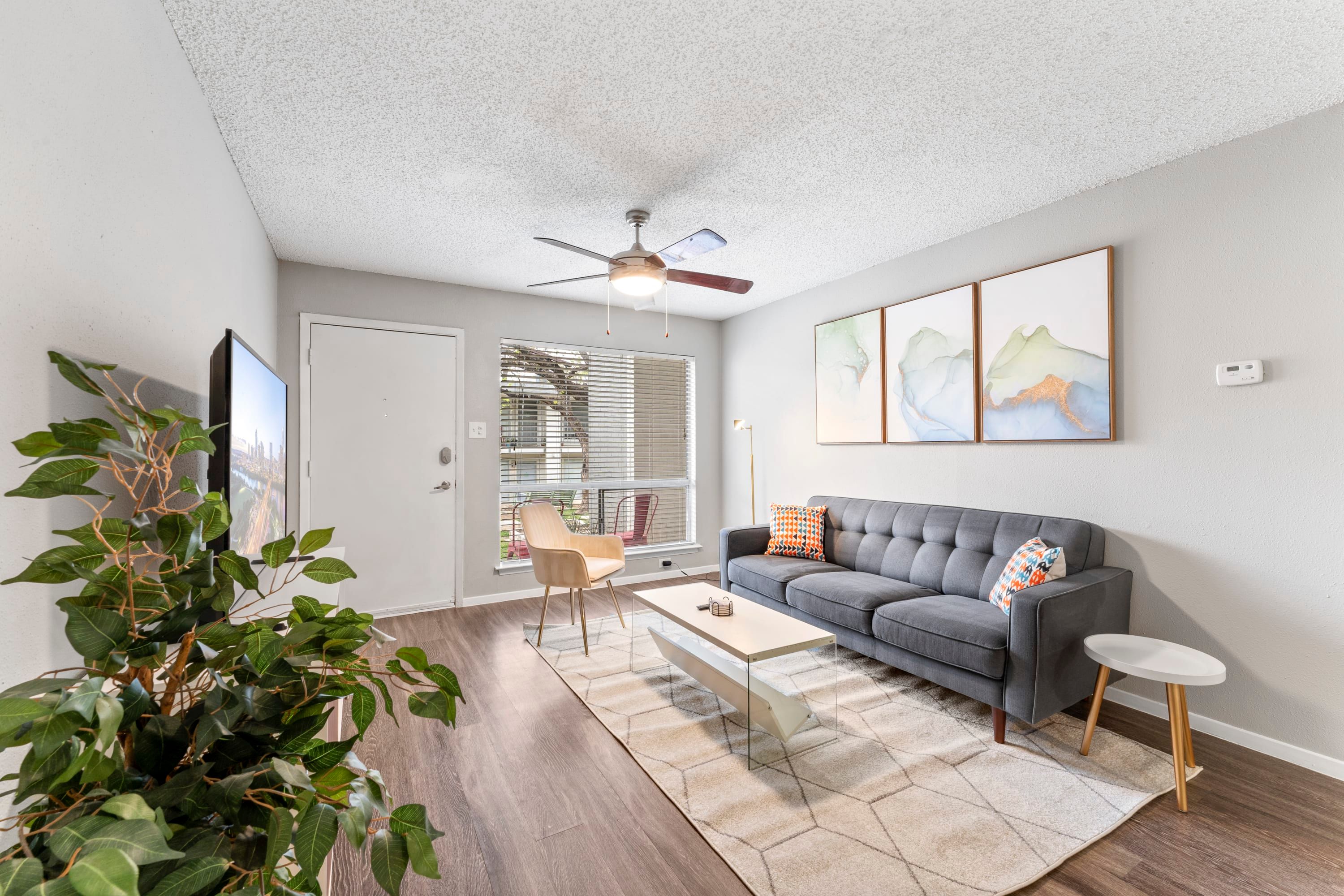Soco 2br Corner Suite W/ Pool, King Bed, Fast Wifi - Buda, TX