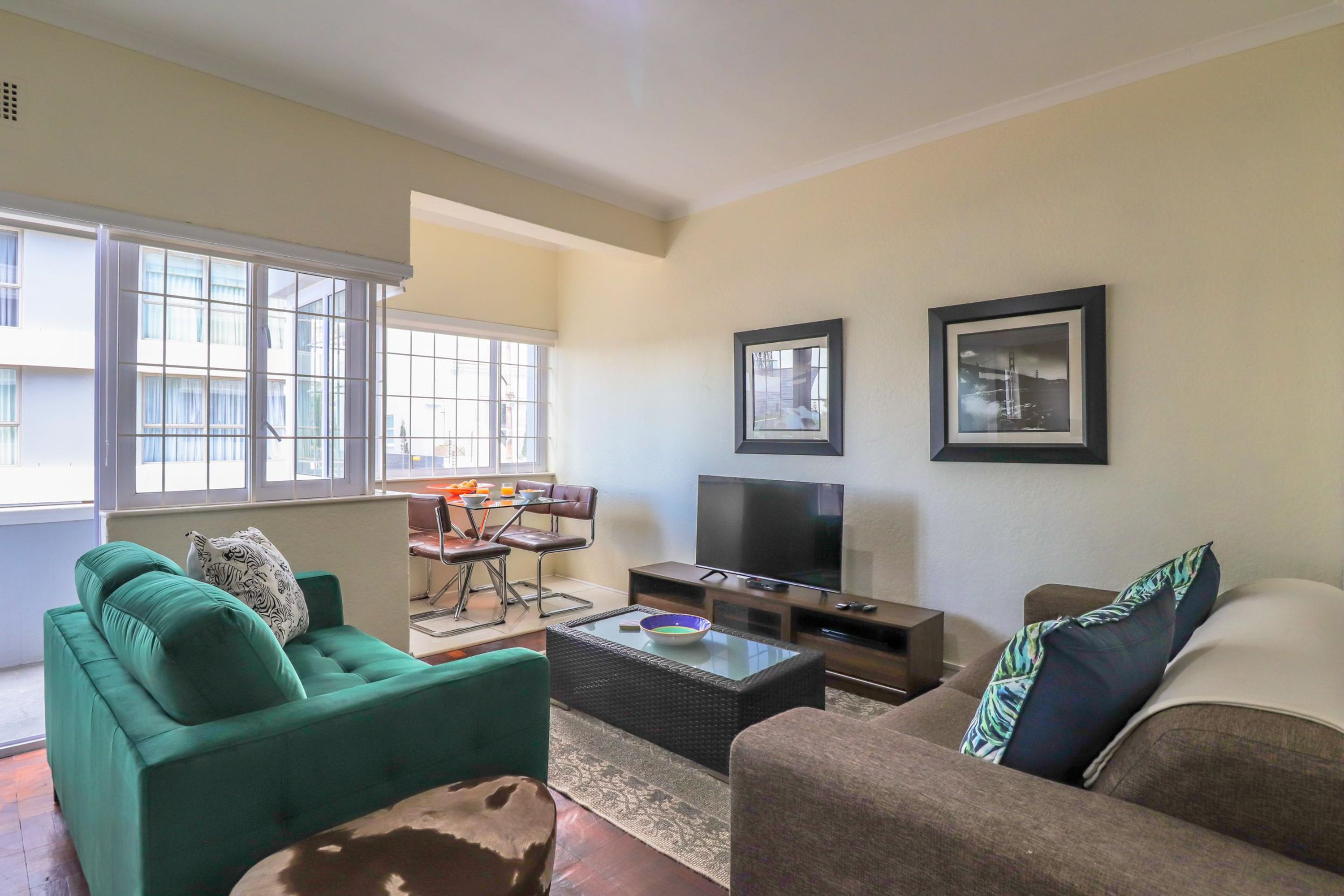 Eaton Square 2 By Ctha - Cape Town
