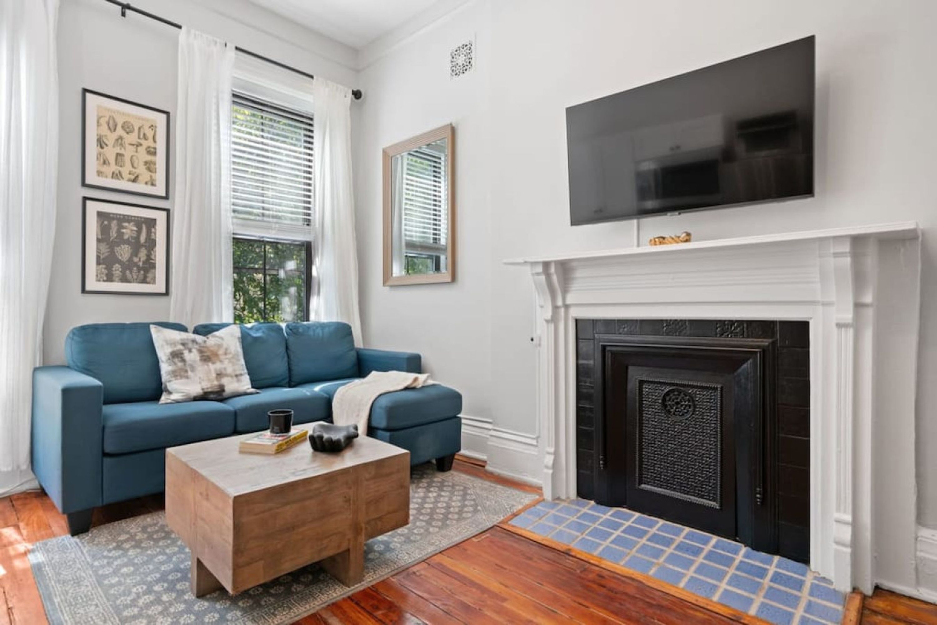 Historic 3-bed Brownstone, Near Trains - Manhattan, NY