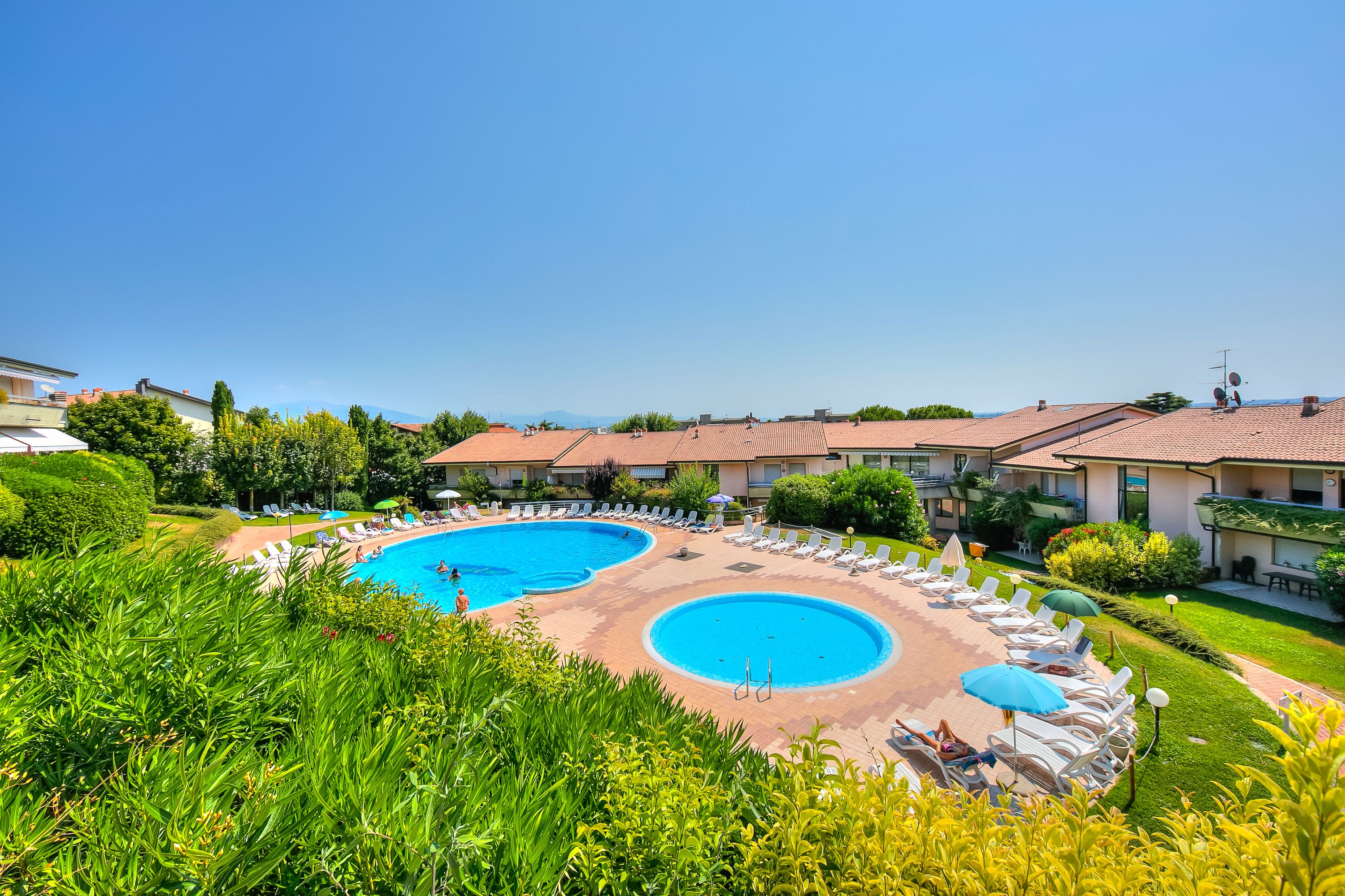 Kristall Lago Pool View - Desenzano del Garda