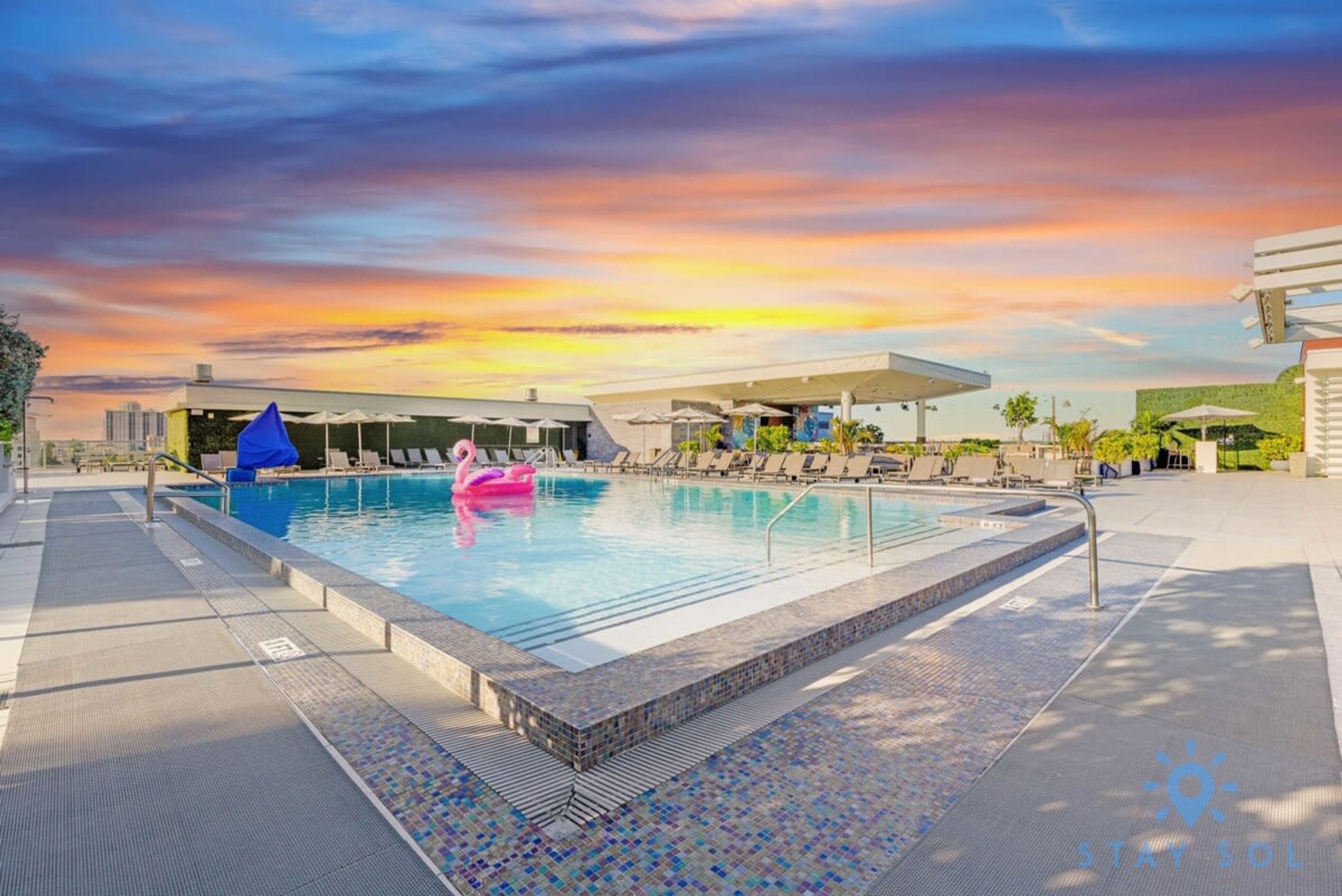 Worth Traveling  Hot Tub   Unique Rooftop Pool - North Miami Beach, FL